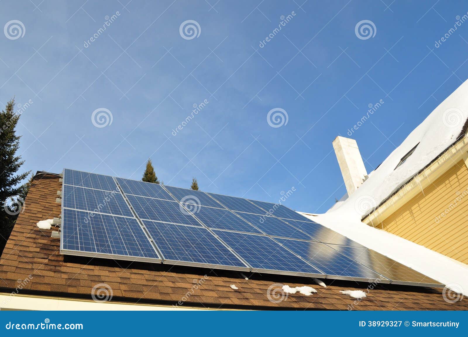 El Panel 1 Del Colector Solar Imagen de archivo - Imagen de agua ...