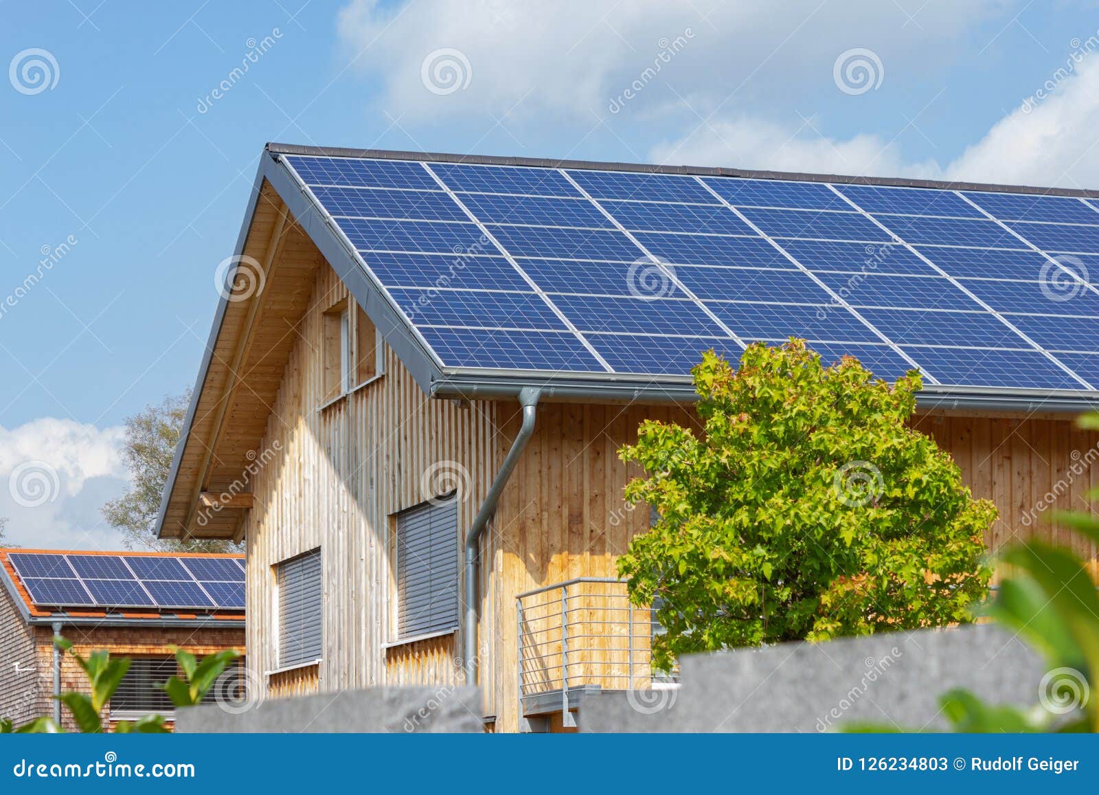 El Panel Solar De Las Fachadas Y De Los Detalles Modernos Del Edificio ...