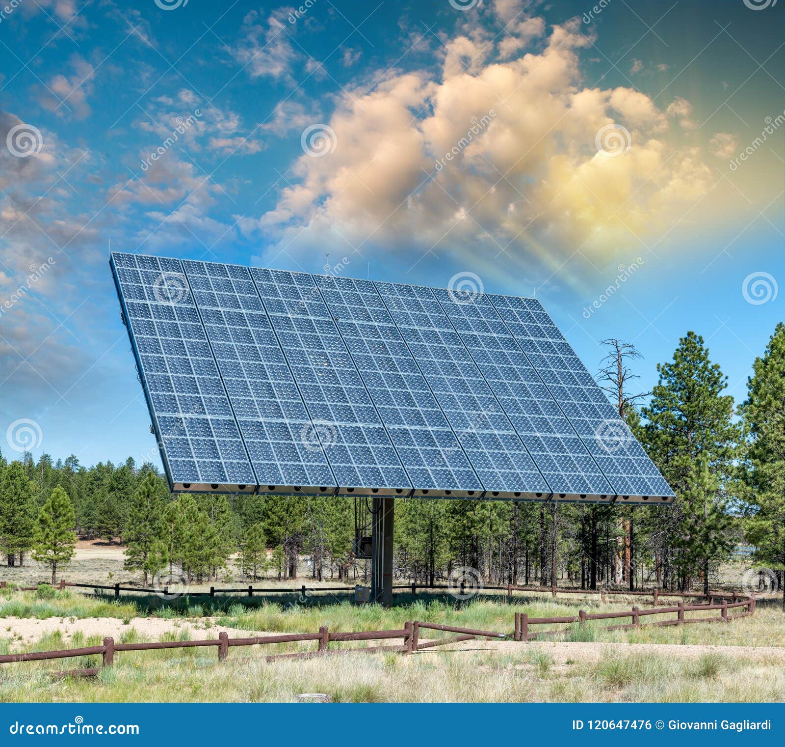 El Panel Solar Gigante En Campo Abierto Foto de archivo - Imagen de ...