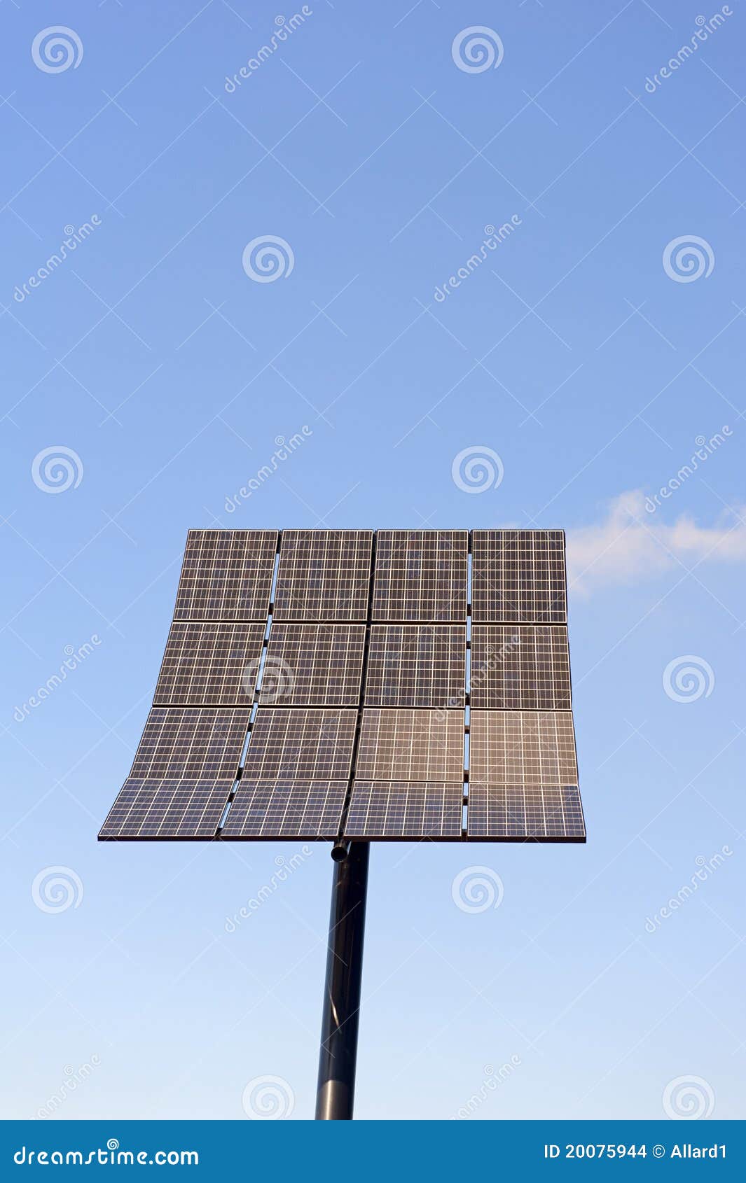 El Panel Solar Grande En Poste Foto de archivo - Imagen de objeto ...