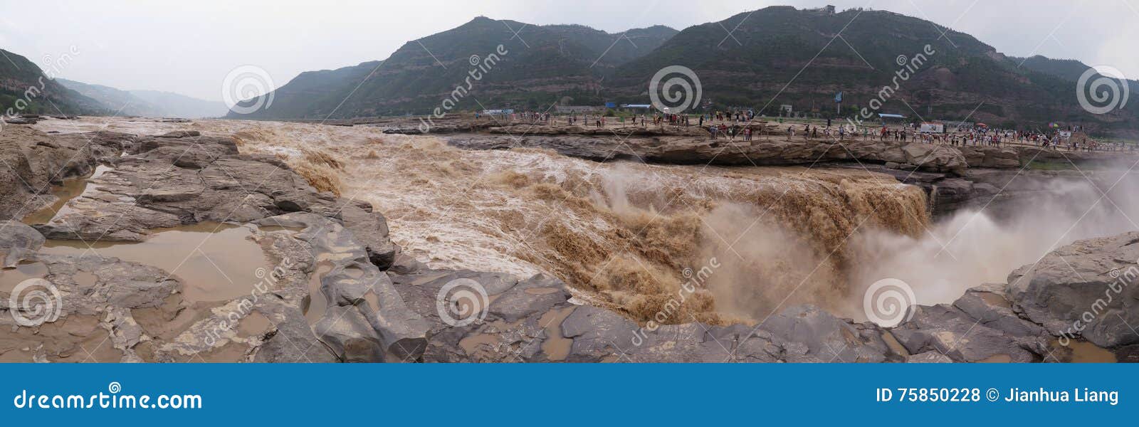 El Panorama De La Cascada De Huko Foto de archivo - Imagen de limpio ...