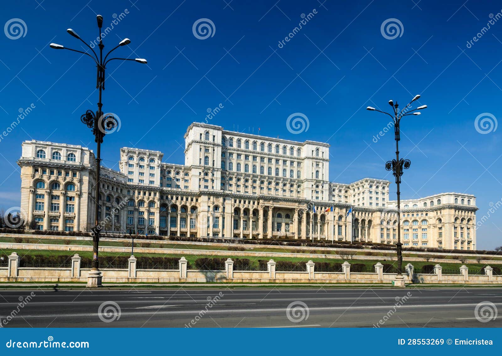 El Parlamento Del Edificio De Rumania, Bucarest Imagen de archivo ...