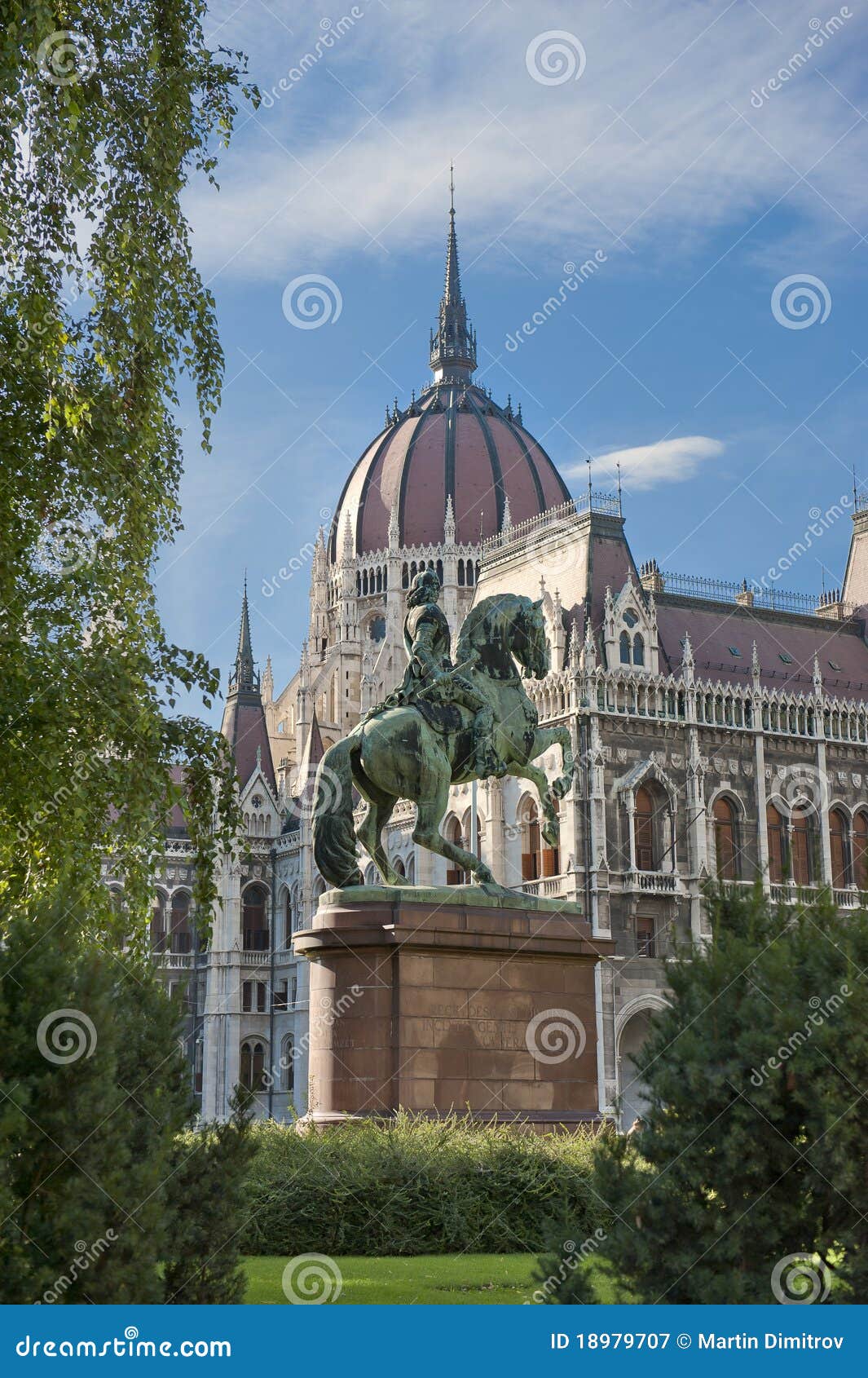 El parlamento húngaro imagen de archivo. Imagen de estilo - 18979707