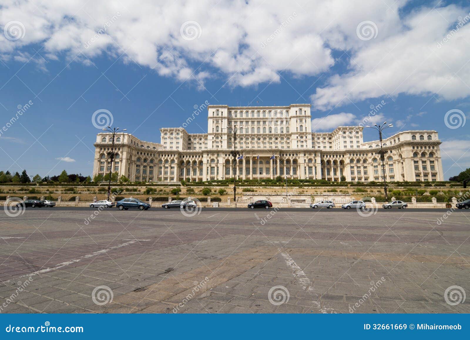 El Parlamento Rumano - Bucarest Imagen de archivo - Imagen de turismo ...