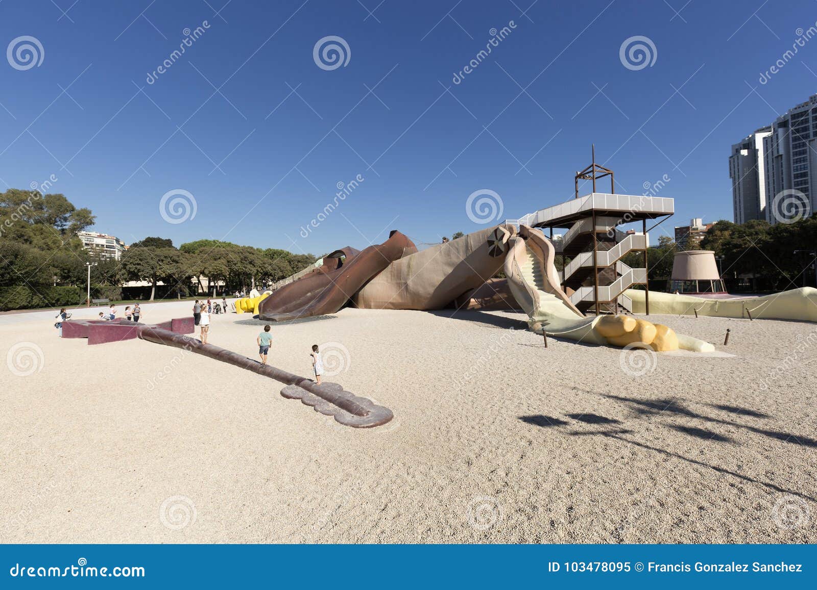 El Parque De Gulliver De Valencia Imagen editorial - Imagen de urbano ...