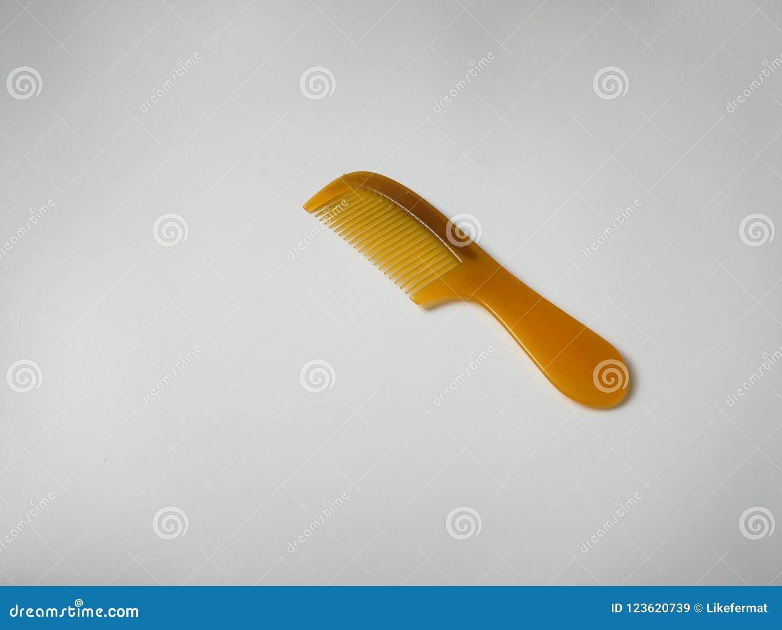 El peine imagen de archivo. Imagen de peine, blanco - 123620739