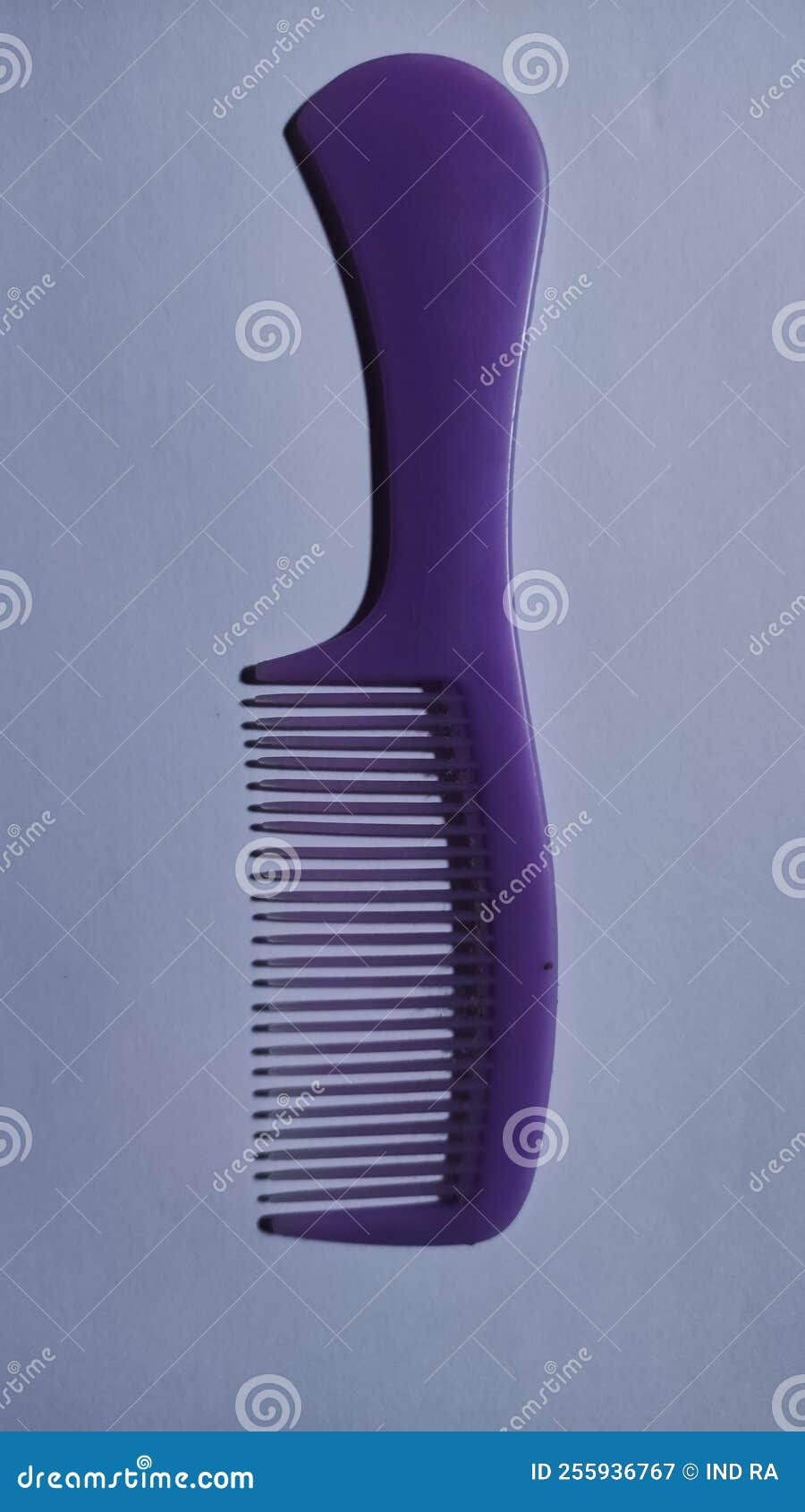 El Peine Es Una Herramienta Utilizada Para Enderezar El Cabello Imagen ...