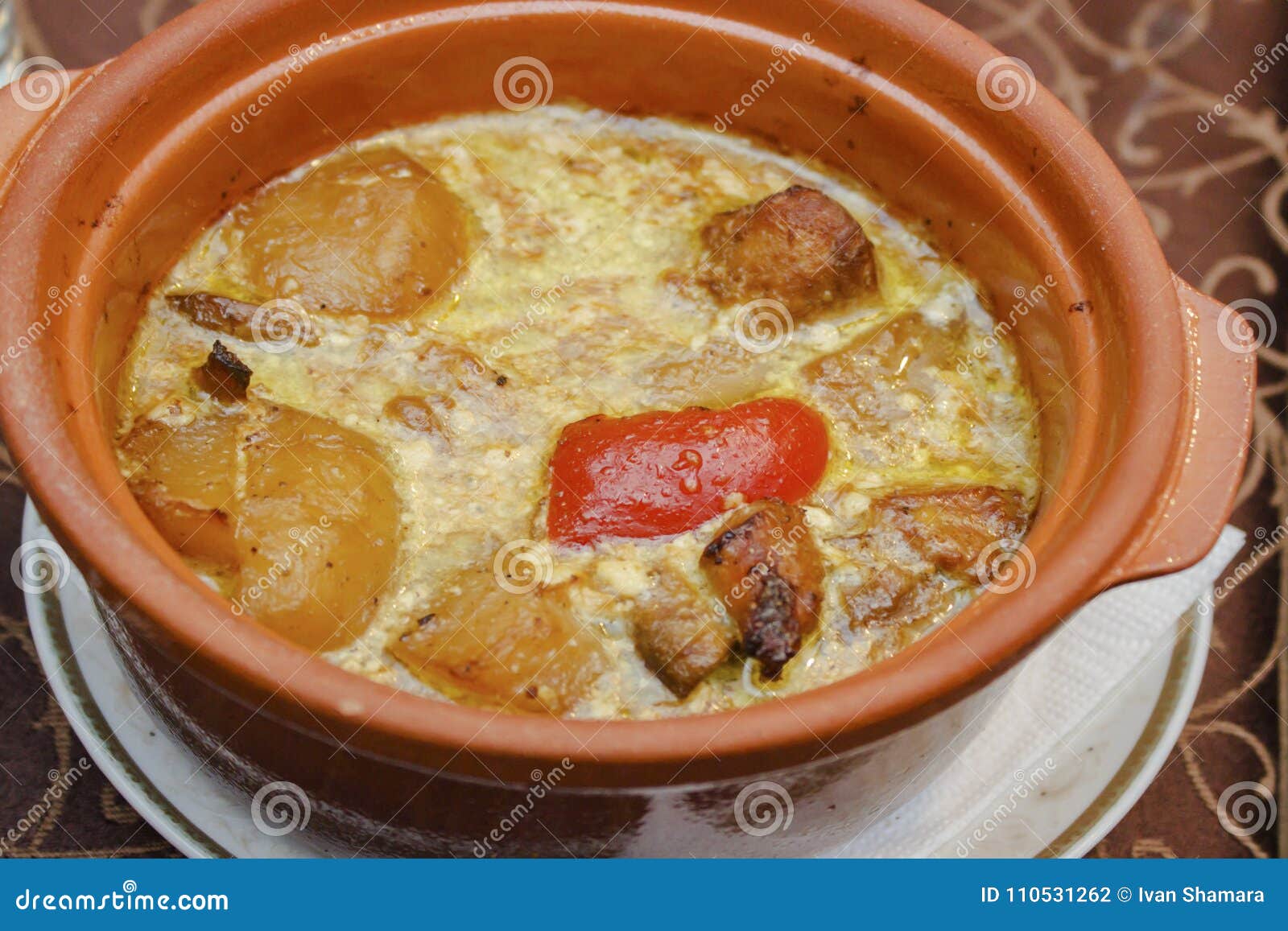El Plato Caliente Es Listo Para Servir Foto de archivo - Imagen de ...