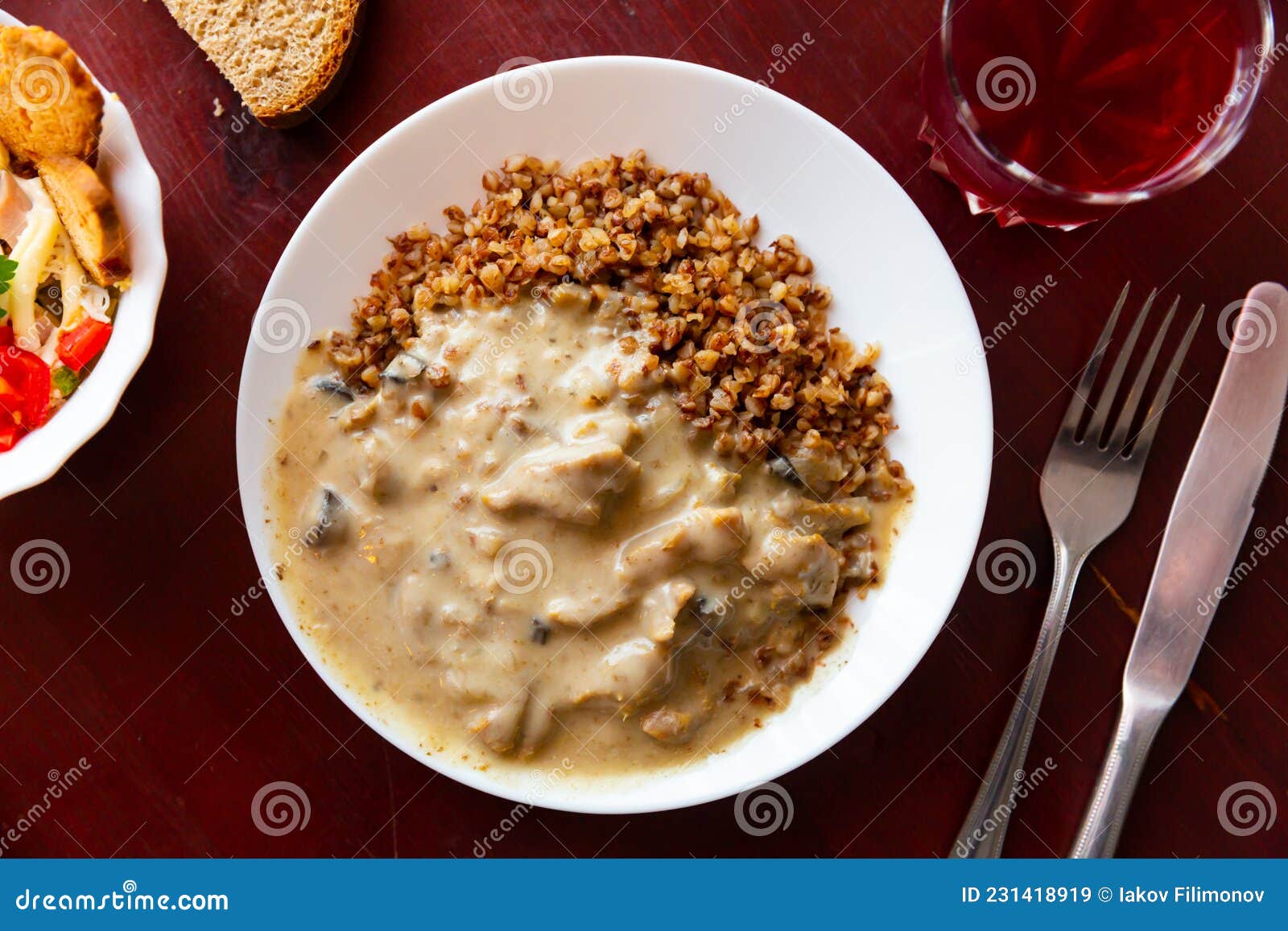 El Plato Popular De La Cocina Rusa Es El Stroganoff De Ternera Con
