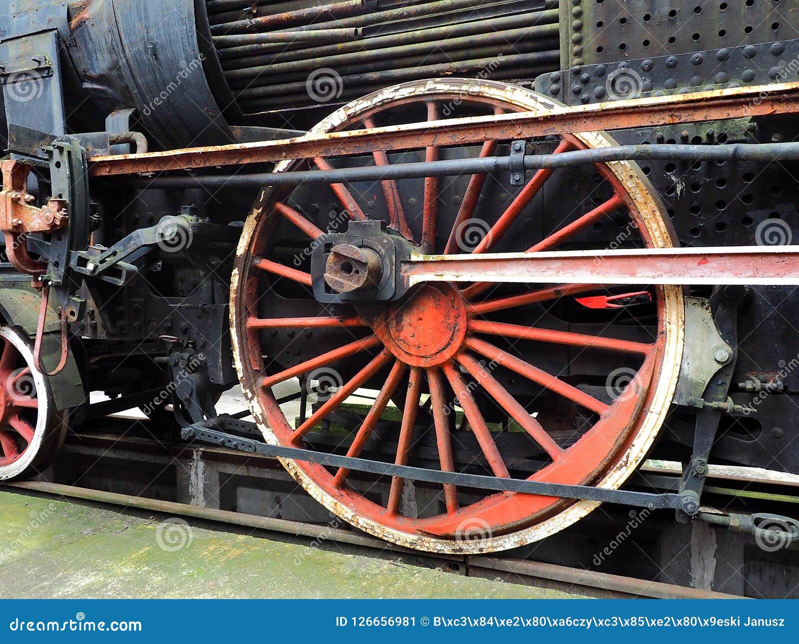 El poder de la rueda imagen de archivo. Imagen de central - 126656981