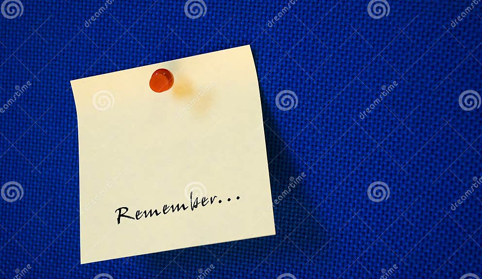 El Post-it Con Recuerda La Nota Imagen de archivo - Imagen de palabra ...