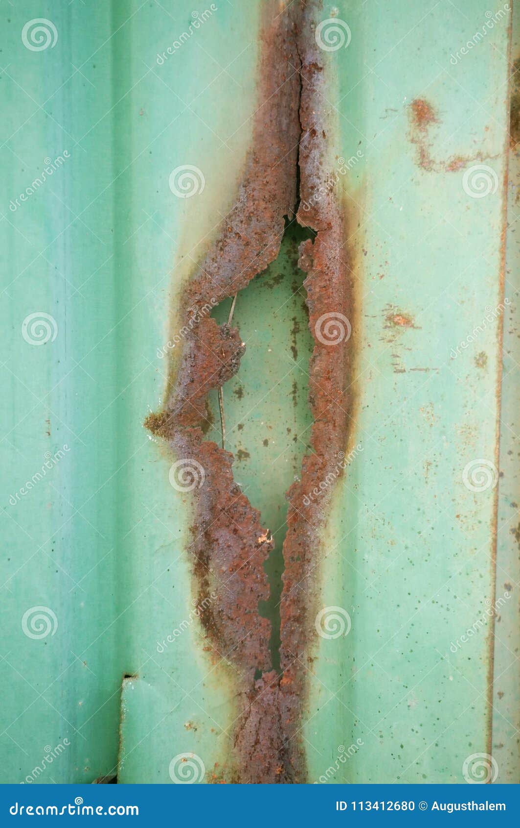 El Primer De Oxidado Galvaniza La Hoja Foto de archivo - Imagen de ...