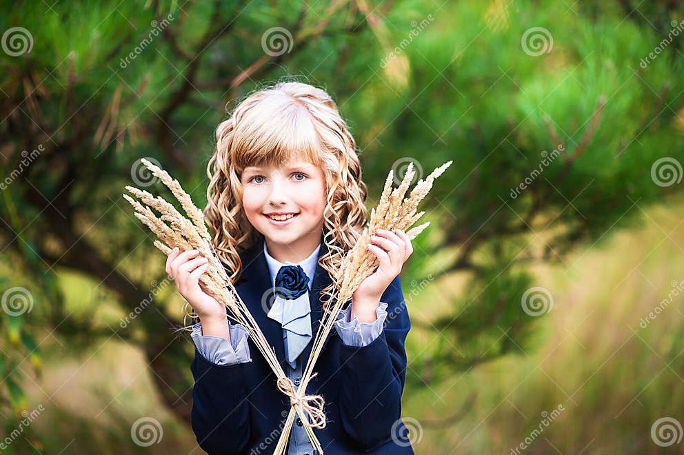 El primer graduador foto de archivo. Imagen de escuela - 105966268