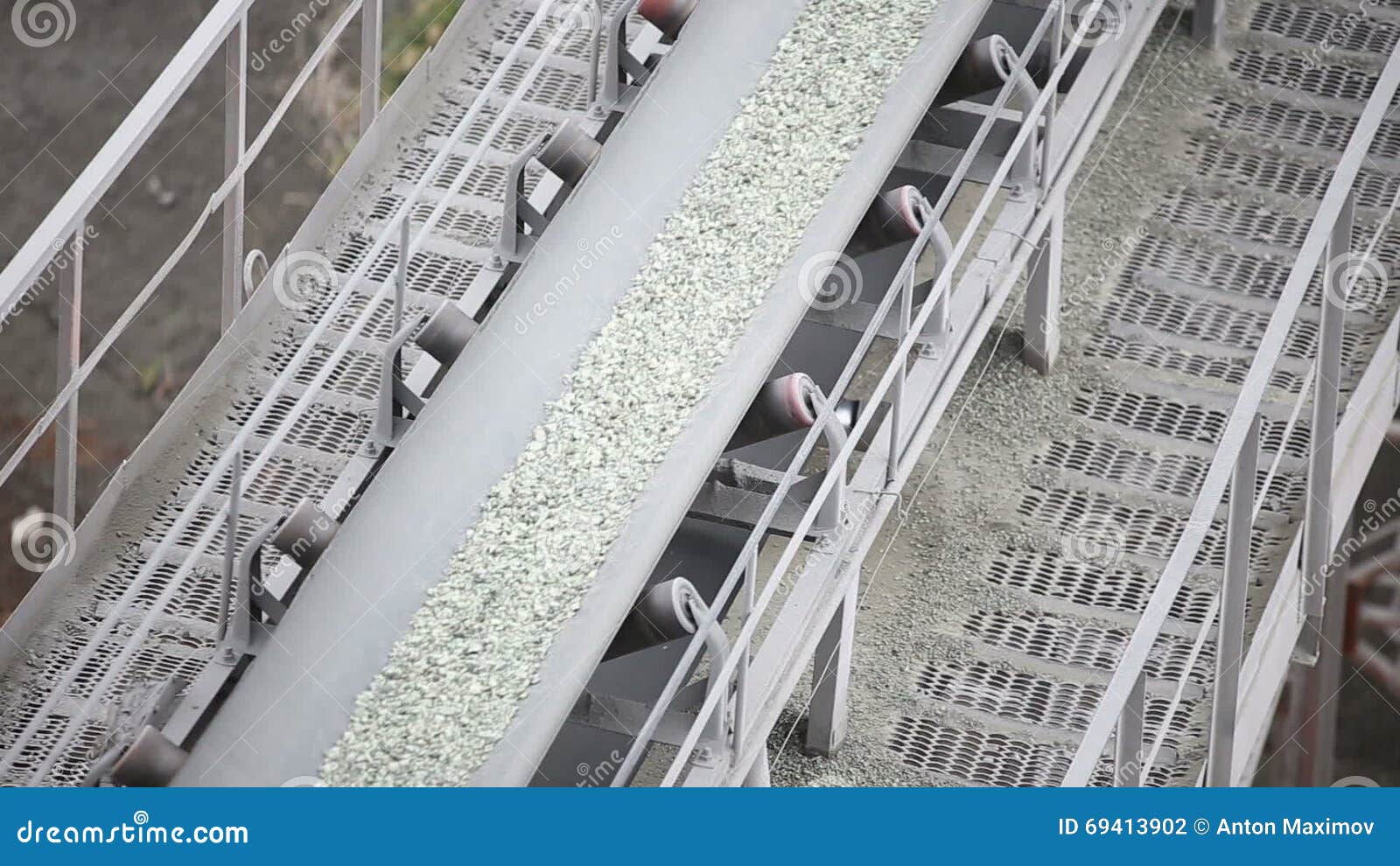 El proceso de tizones metrajes. Vídeo de sucio, mina - 69413902