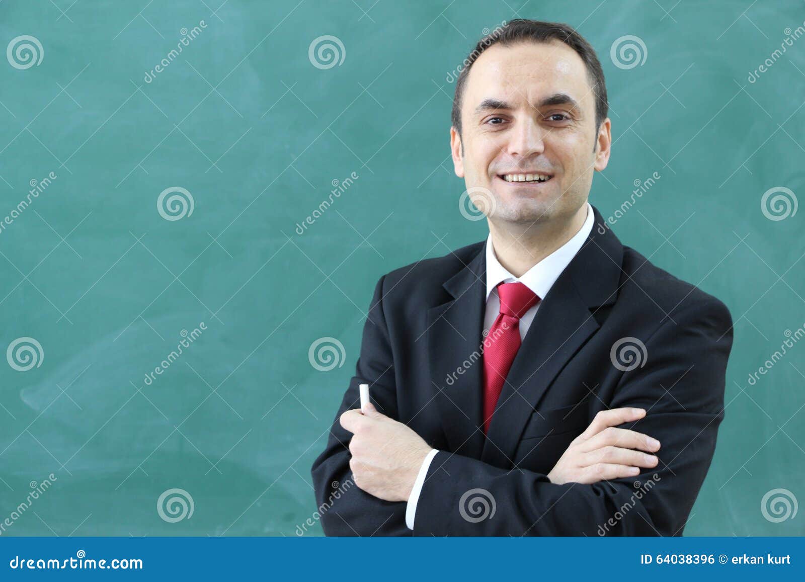 El Profesor De Sexo Masculino En La Sala De Clase Foto De Archivo Imagen De Pizarra Aula
