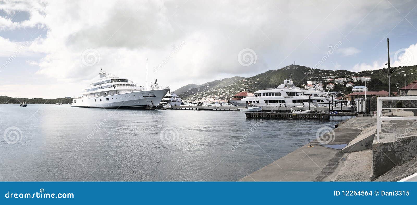 El puerto de St. Thomas foto de archivo. Imagen de muelle - 12264564