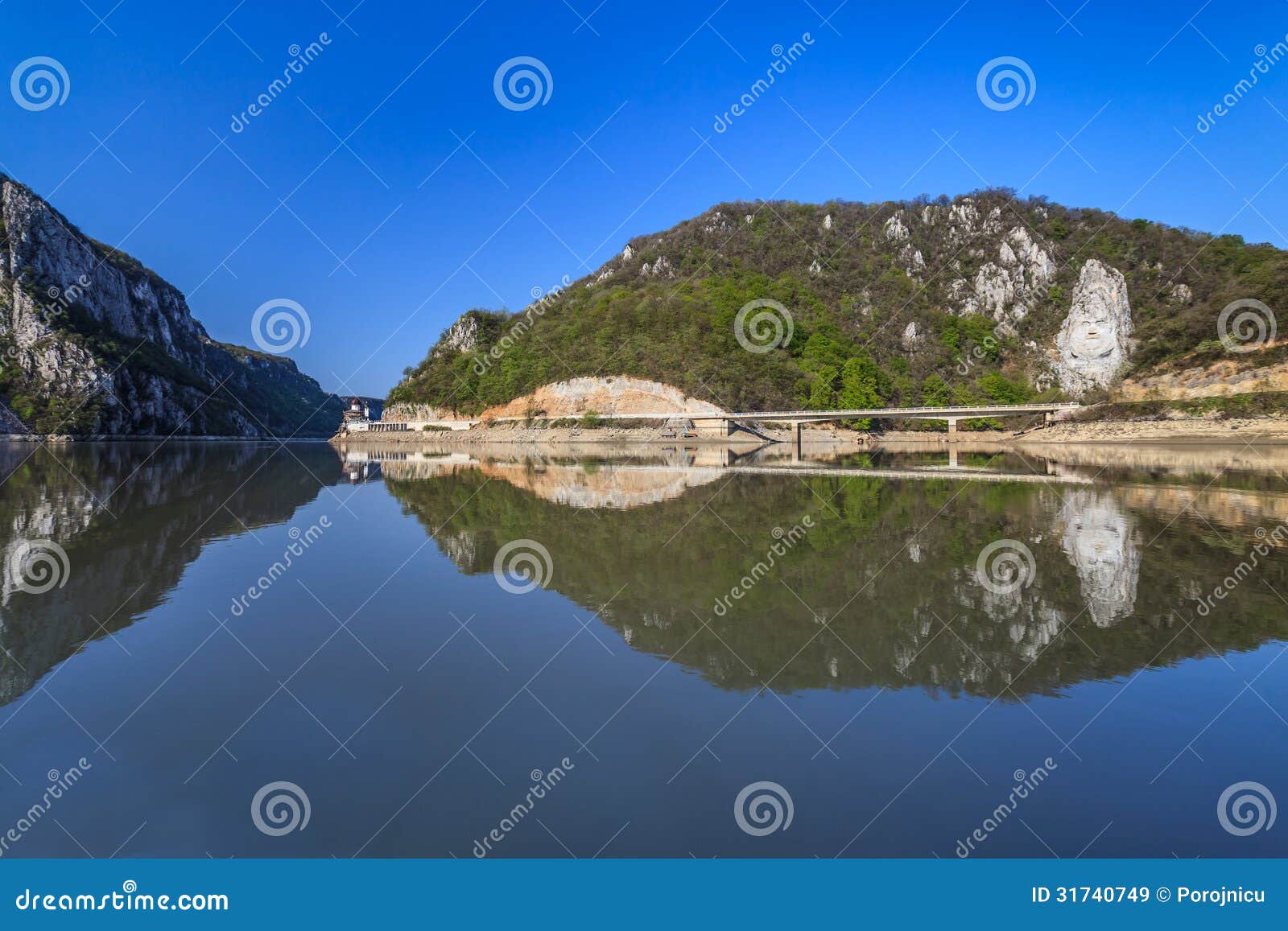 El río Danubio imagen de archivo. Imagen de agua, paisaje - 31740749