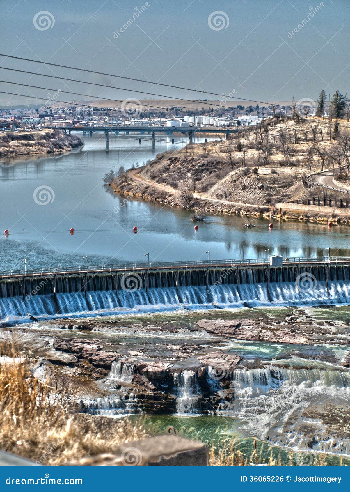 El Río Missouri Con Great Falls Foto de archivo - Imagen de agua ...