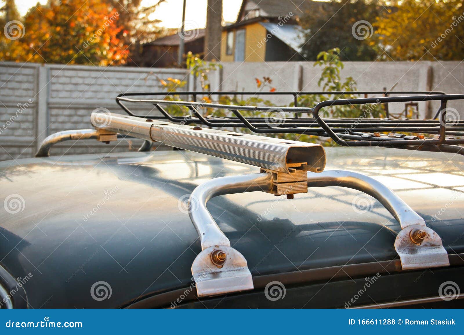 El Rack Del Techo Del Coche Pieza De Coche Foto de archivo - Imagen de ...