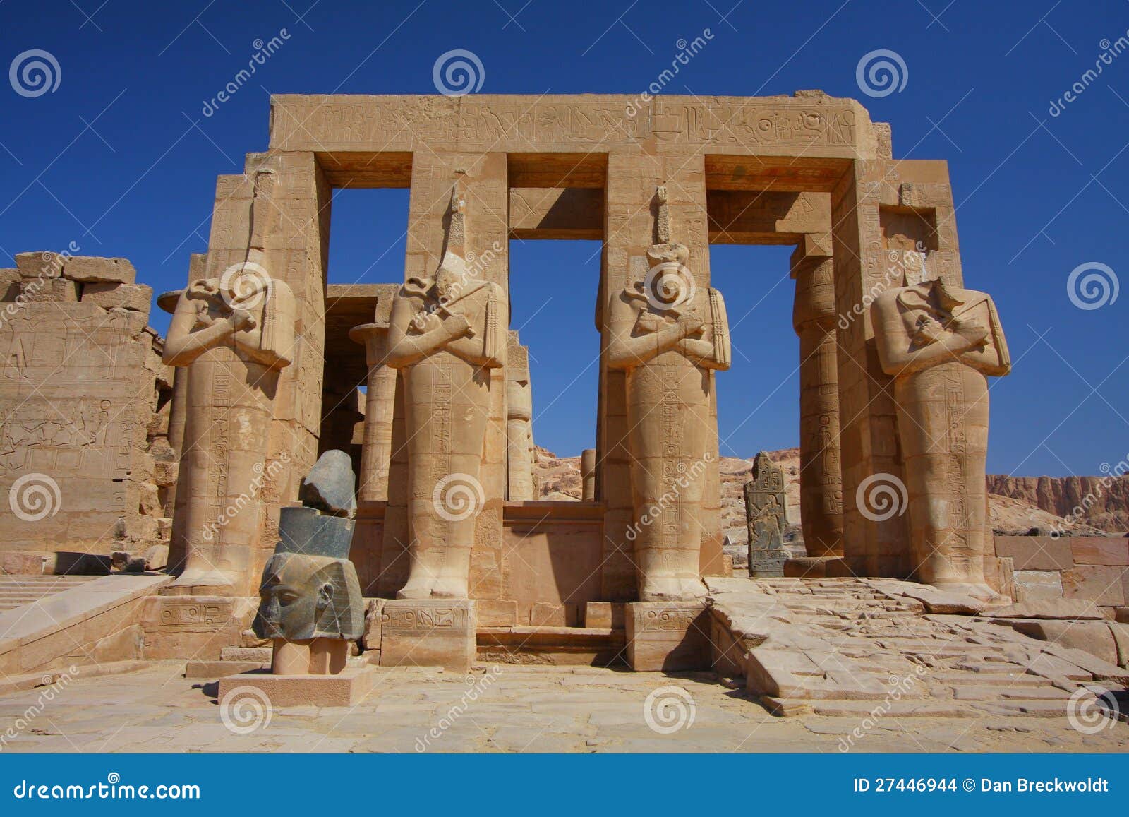 El Ramesseum en Egipto foto de archivo. Imagen de valle - 27446944