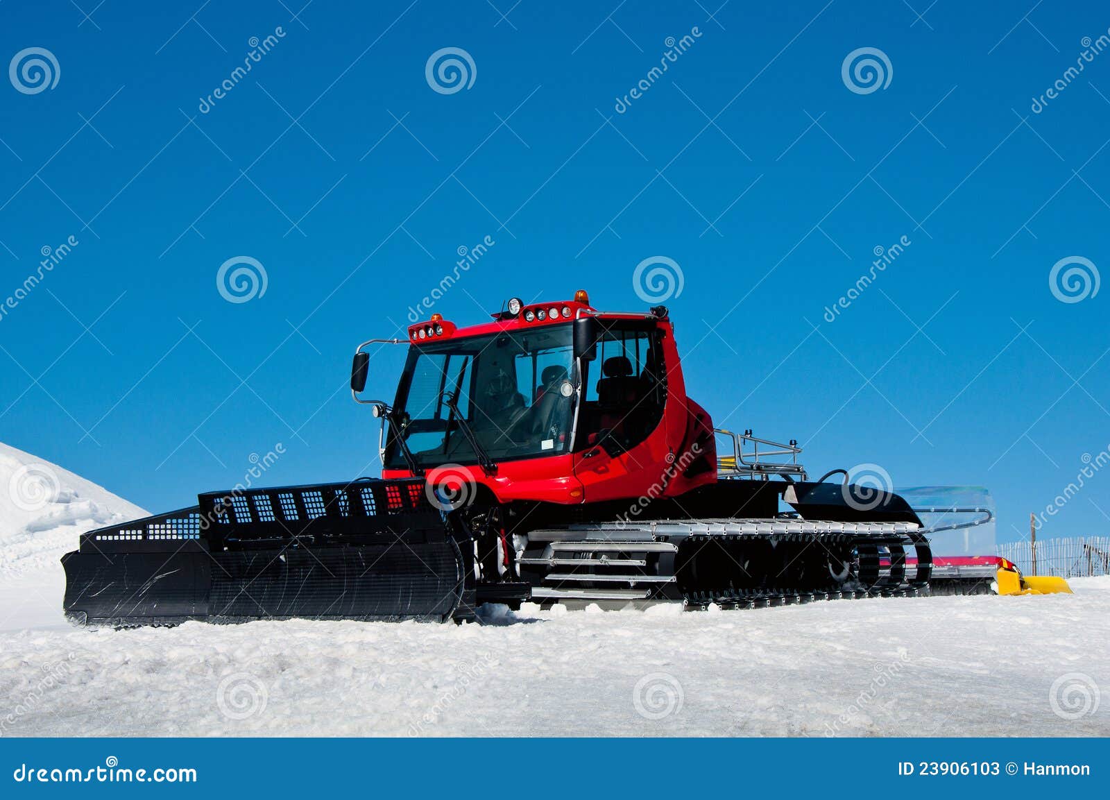 El Ratrack Rojo En Esquí-encamina Imagen de archivo - Imagen de motor ...