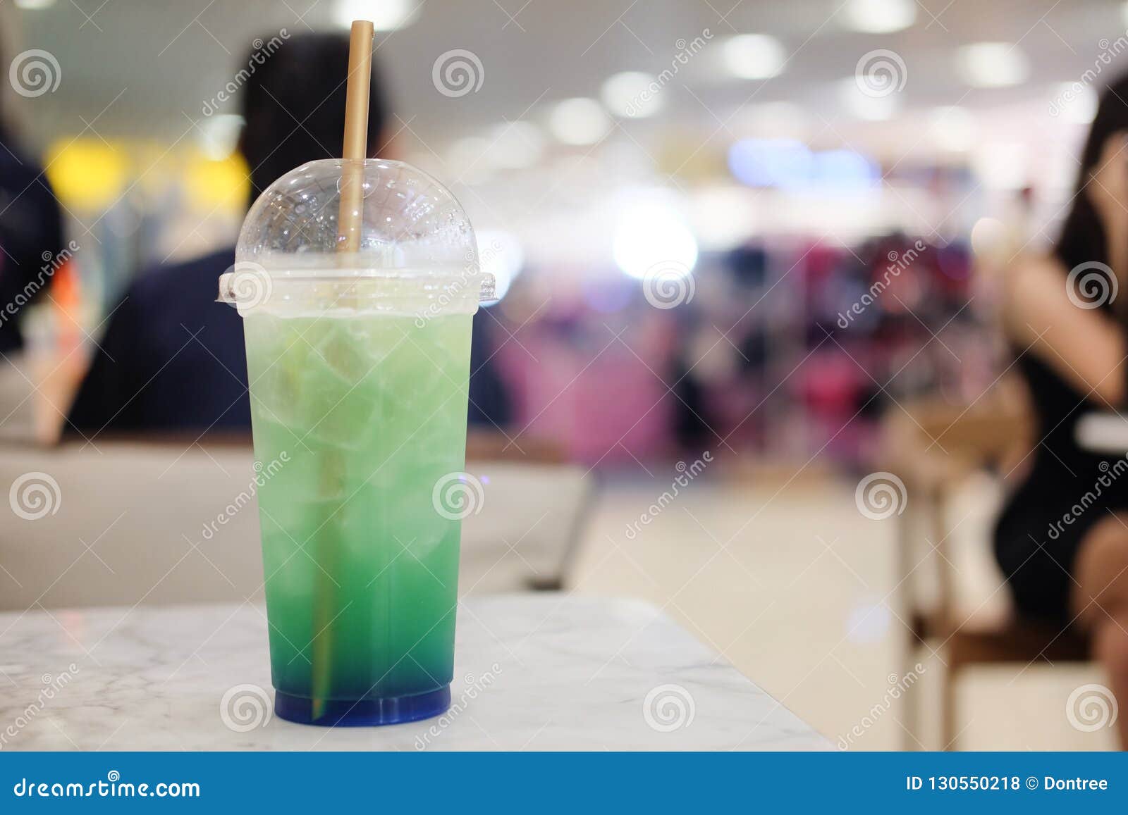 El Refresco Colorido Bebe La Limonada Foto de archivo - Imagen de licor ...