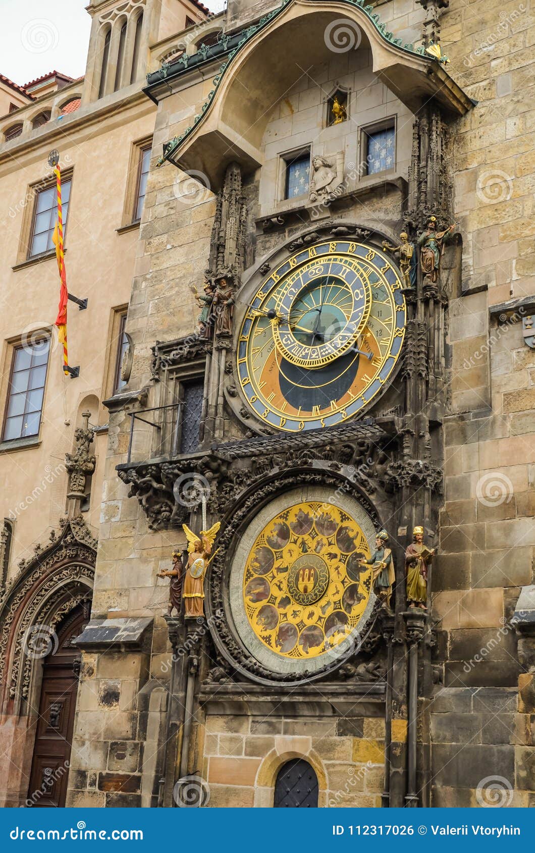 El reloj famoso de Praga foto de archivo. Imagen de lifestyle - 112317026