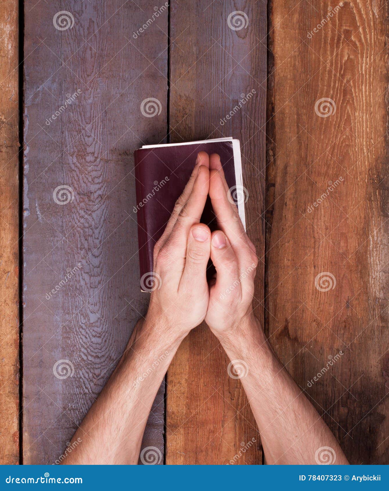 El rezo en la biblia imagen de archivo. Imagen de tolerancia - 78407323