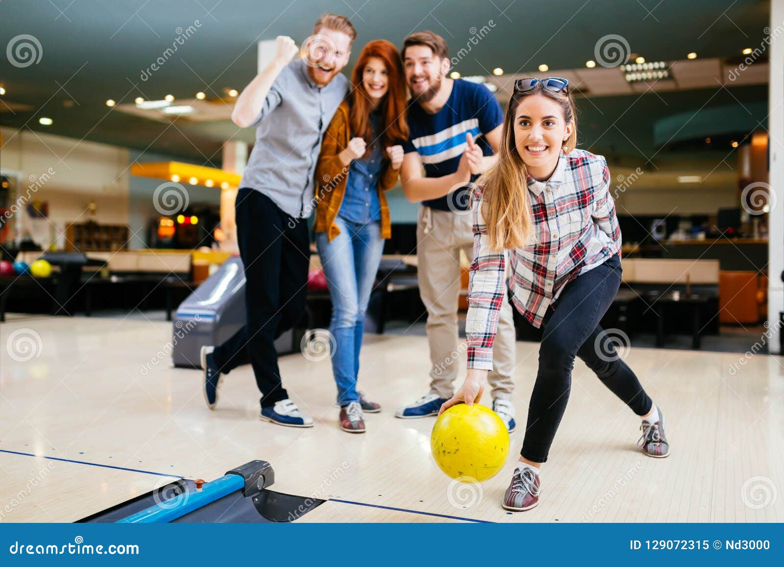 El rodar imagen de archivo. Imagen de latino, feliz - 129072315