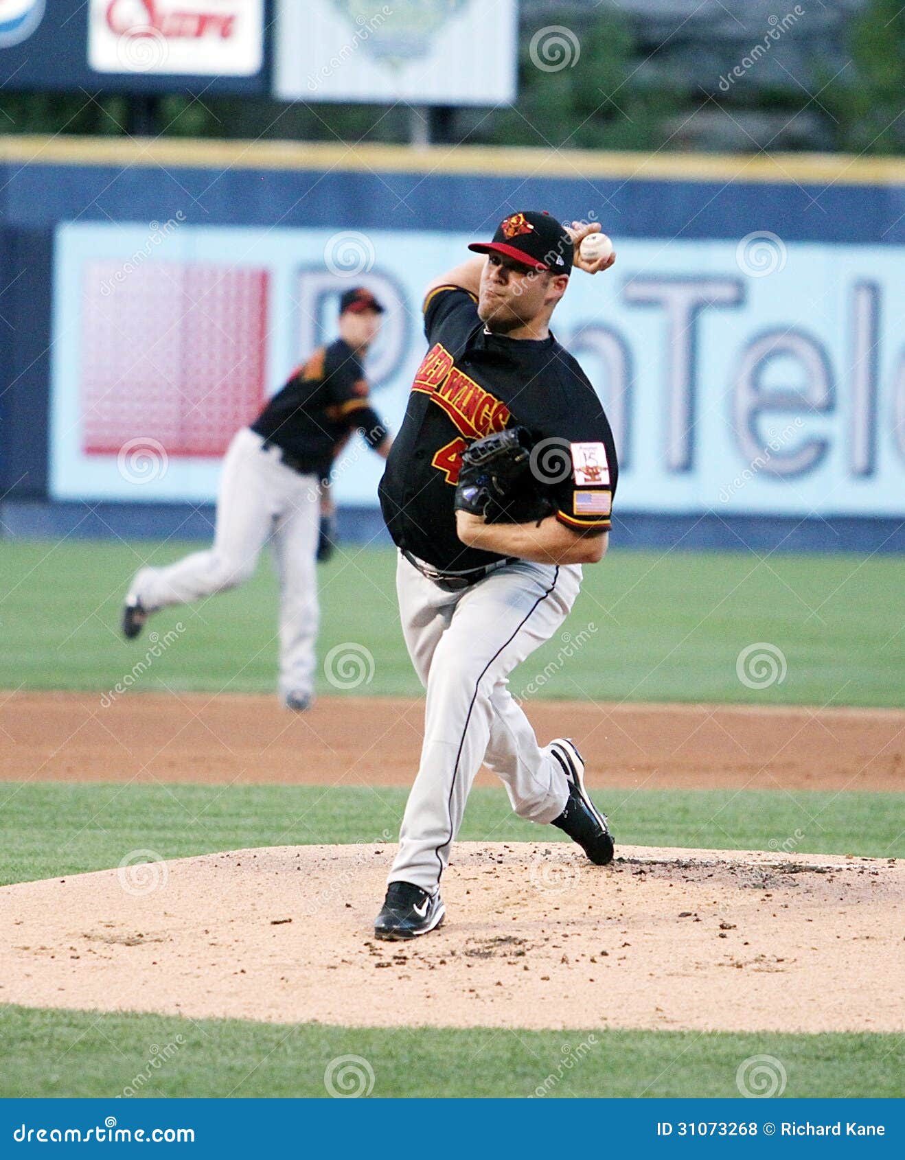 El Rojo De Rochester Se Va Volando a La Jarra Thomas Diamond Foto de ...