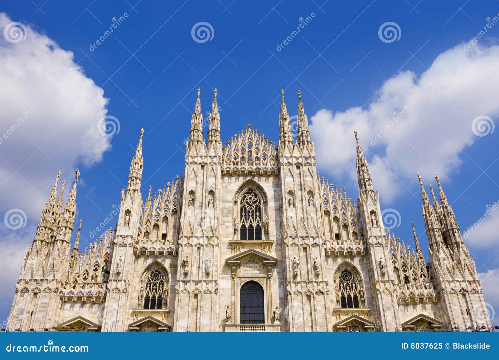 El símbolo de Milano imagen de archivo. Imagen de catedral - 8037625