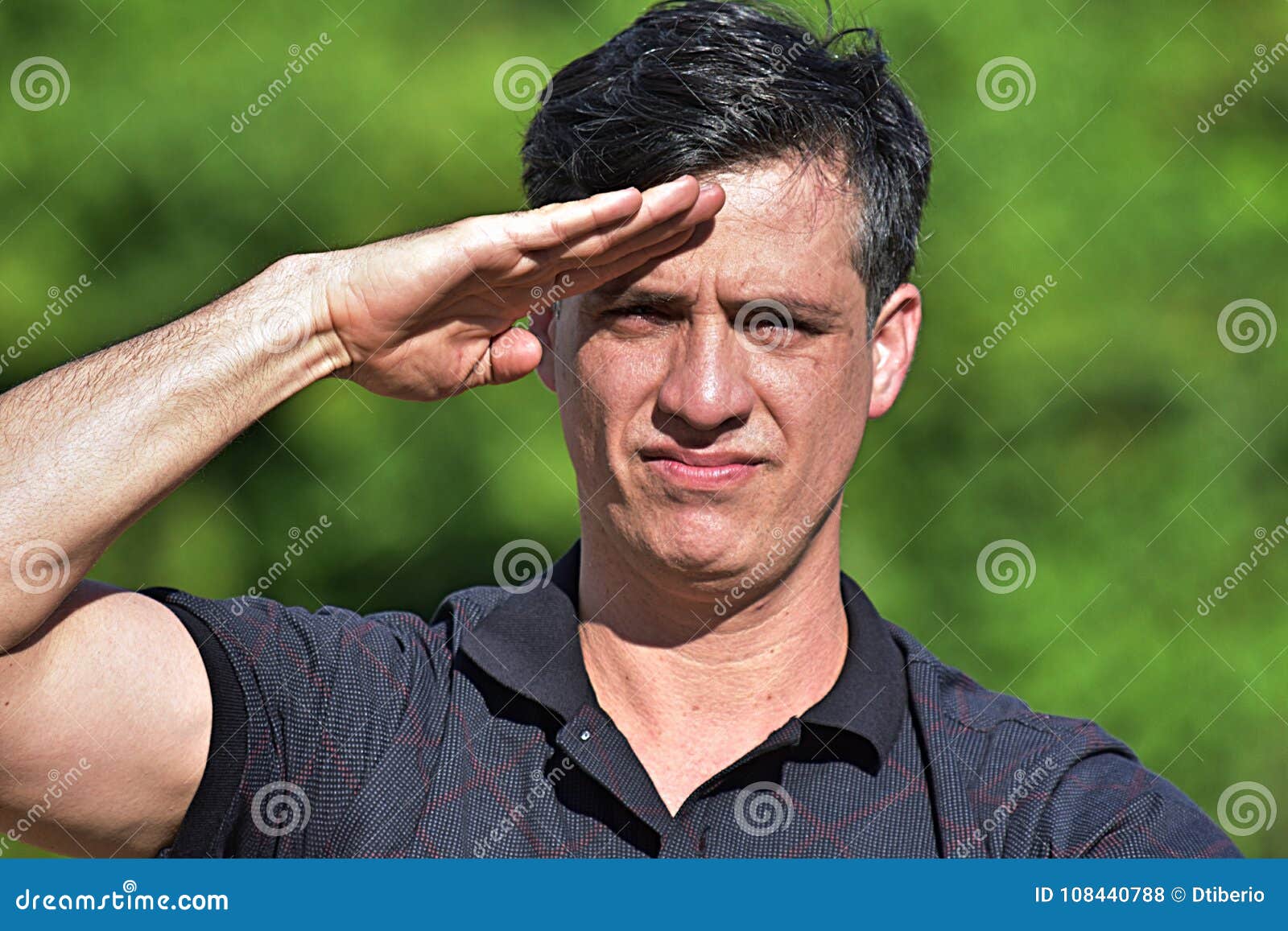 El Saludar Masculino Diverso Foto de archivo - Imagen de saludo, adulto ...