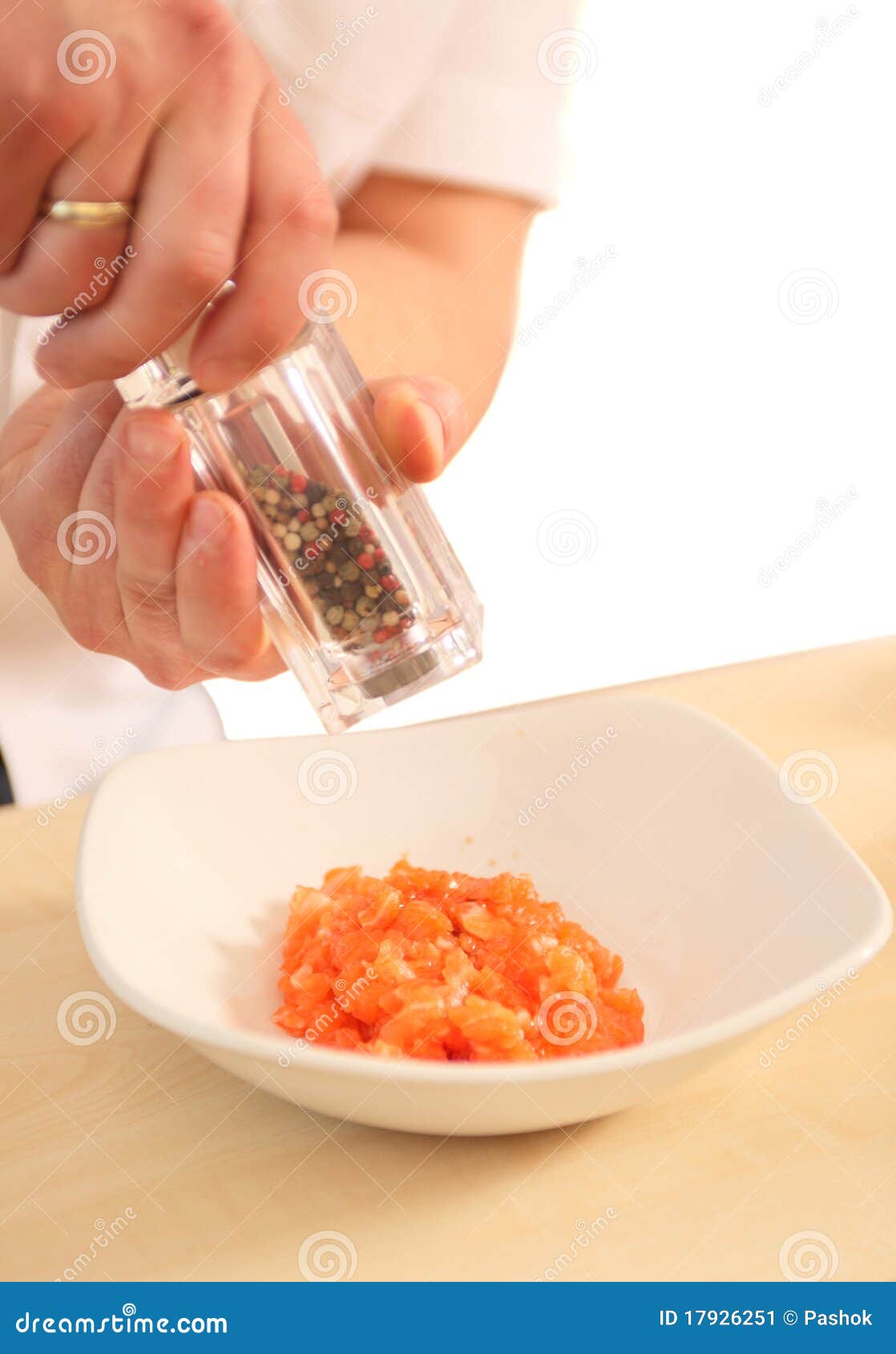 El sazonar con pimienta imagen de archivo. Imagen de brillantemente ...