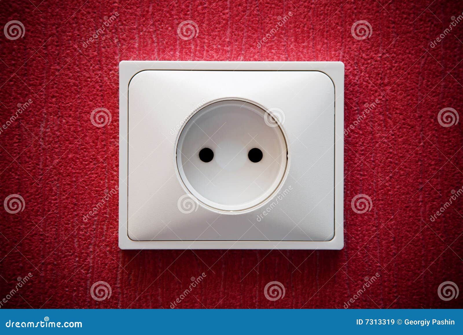 El socket en una pared imagen de archivo. Imagen de pared - 7313319