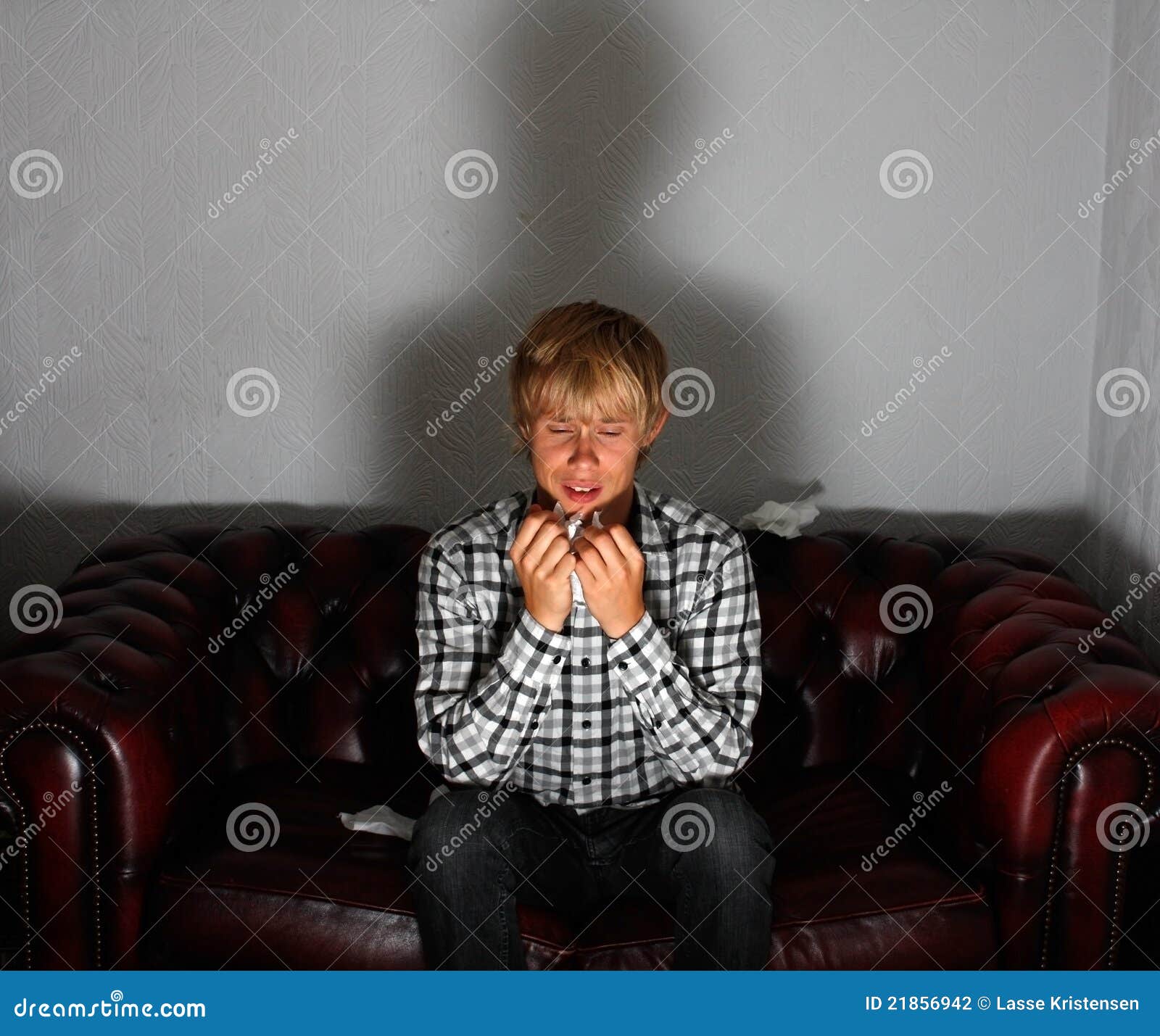 El sollozar foto de archivo. Imagen de muchacho, cara - 21856942