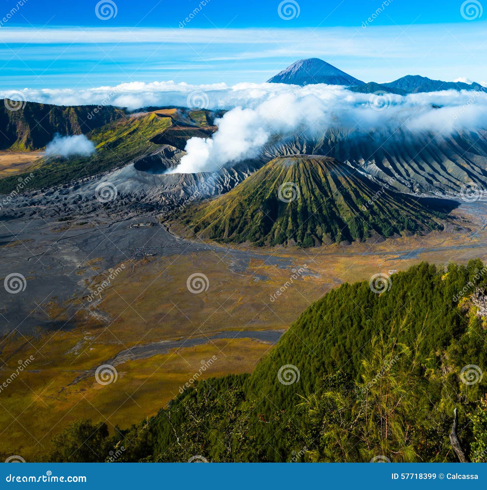 El Soporte Bromo Es Un Vulcano Activo Situado En Java Oriental ...
