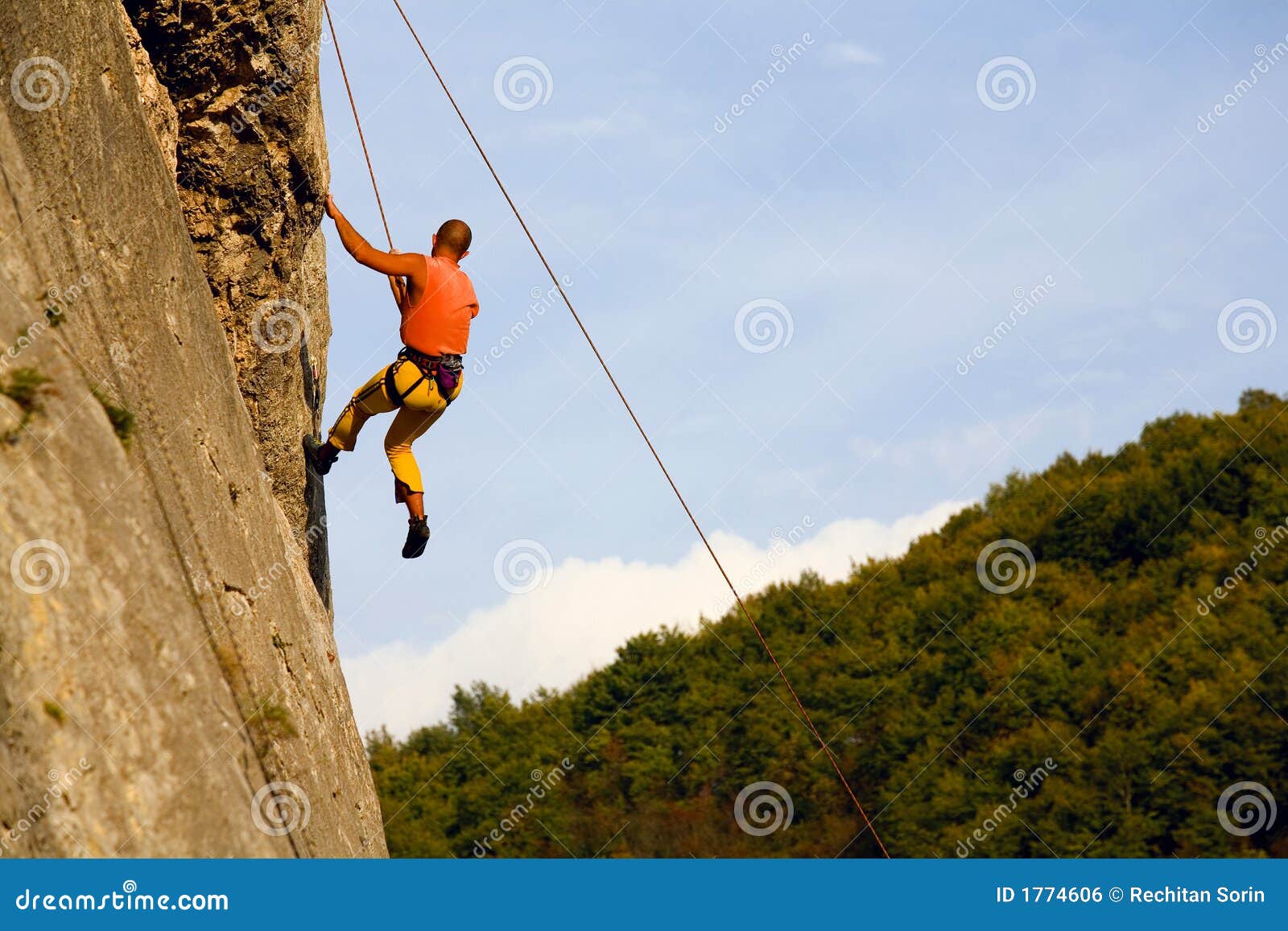 El subir foto de archivo. Imagen de ejercicio, acantilado - 1774606