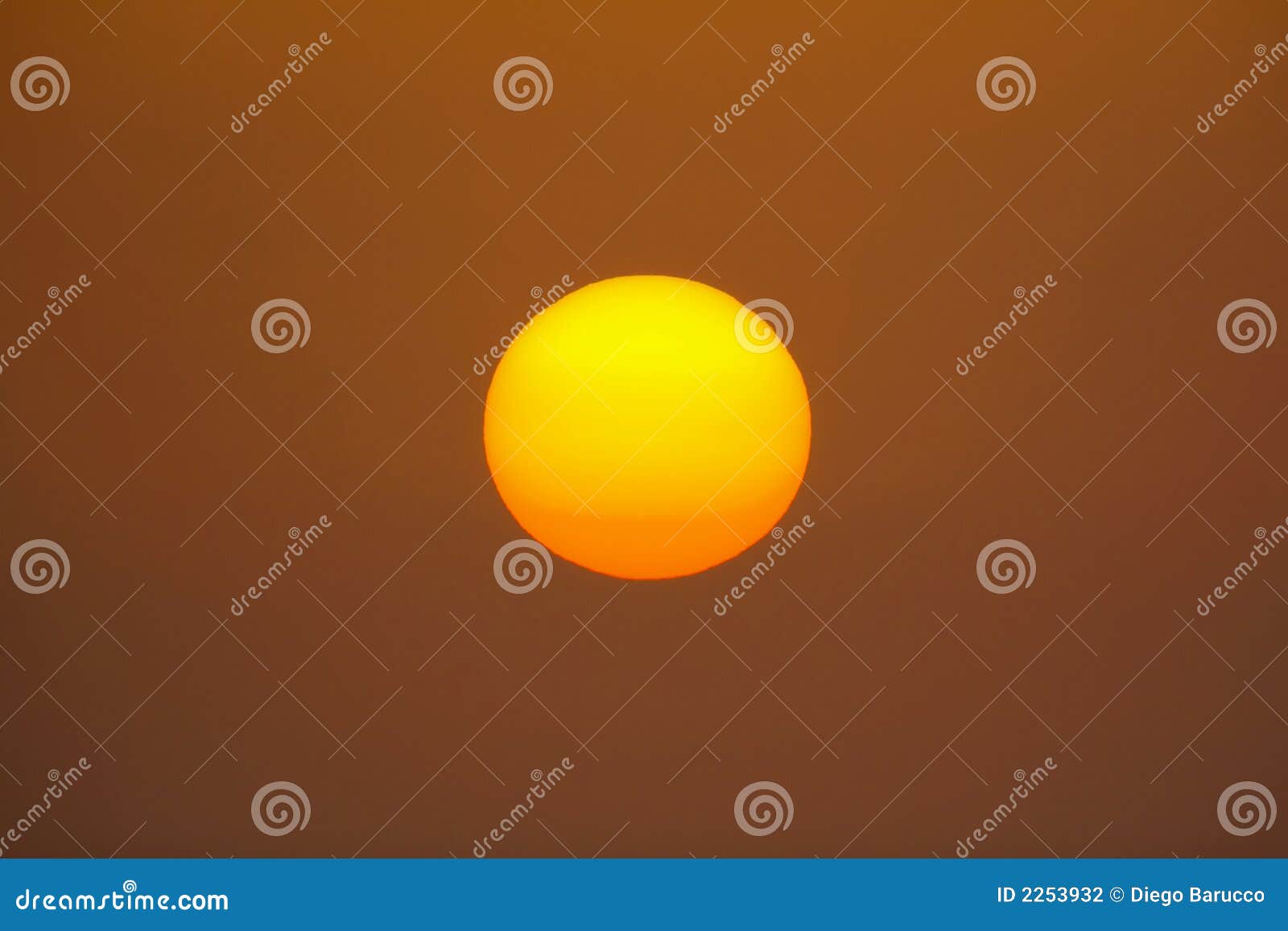 El Sun grande foto de archivo. Imagen de horizonte, tranquilidad - 2253932