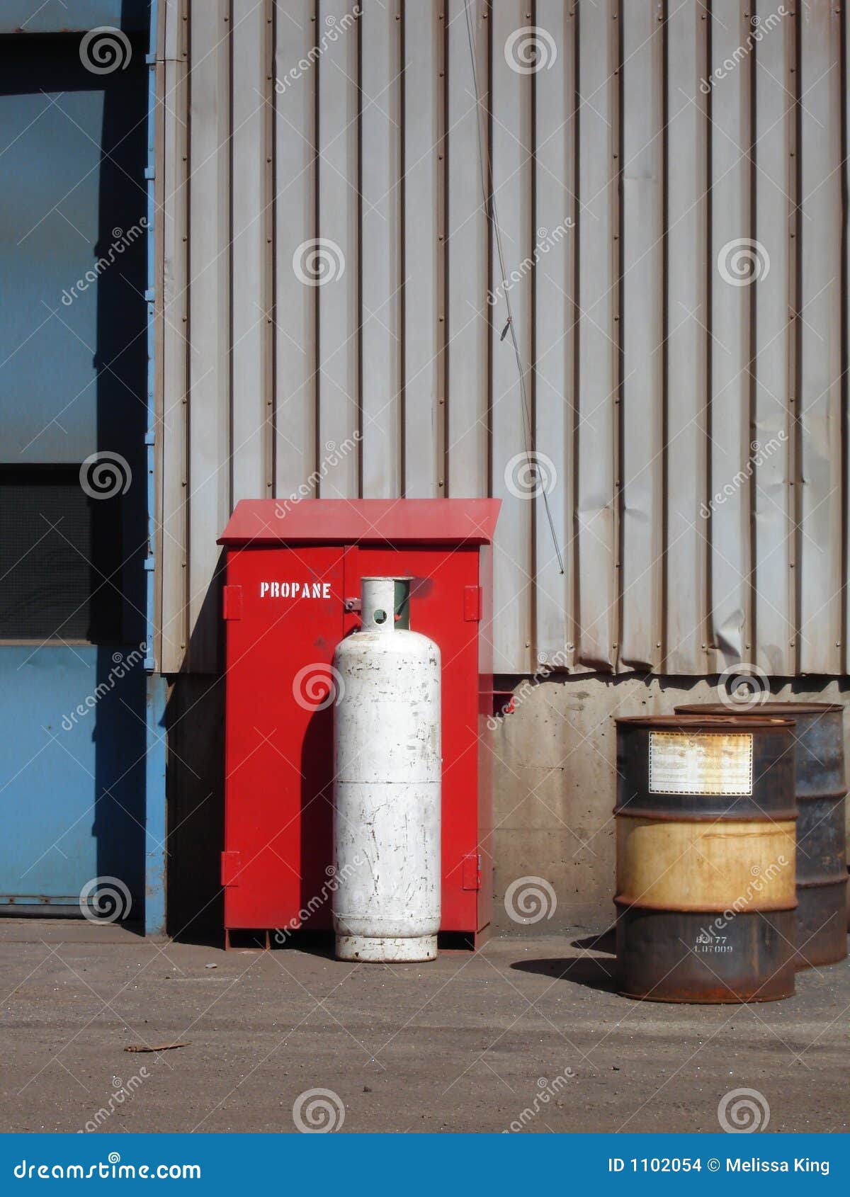 El Tanque De Propano Industrial Foto de archivo - Imagen de combustible ...