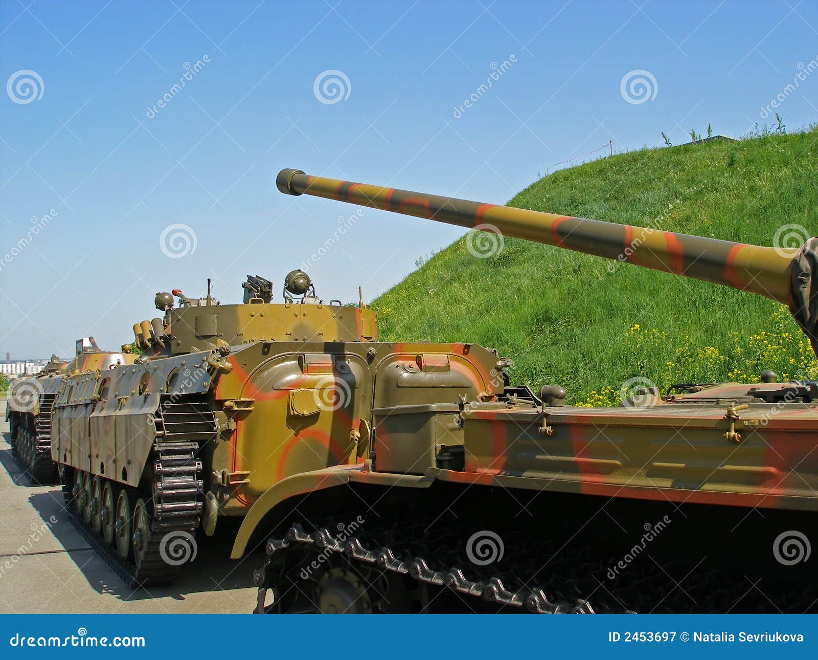 El tanque militar imagen de archivo. Imagen de tanques - 2453697