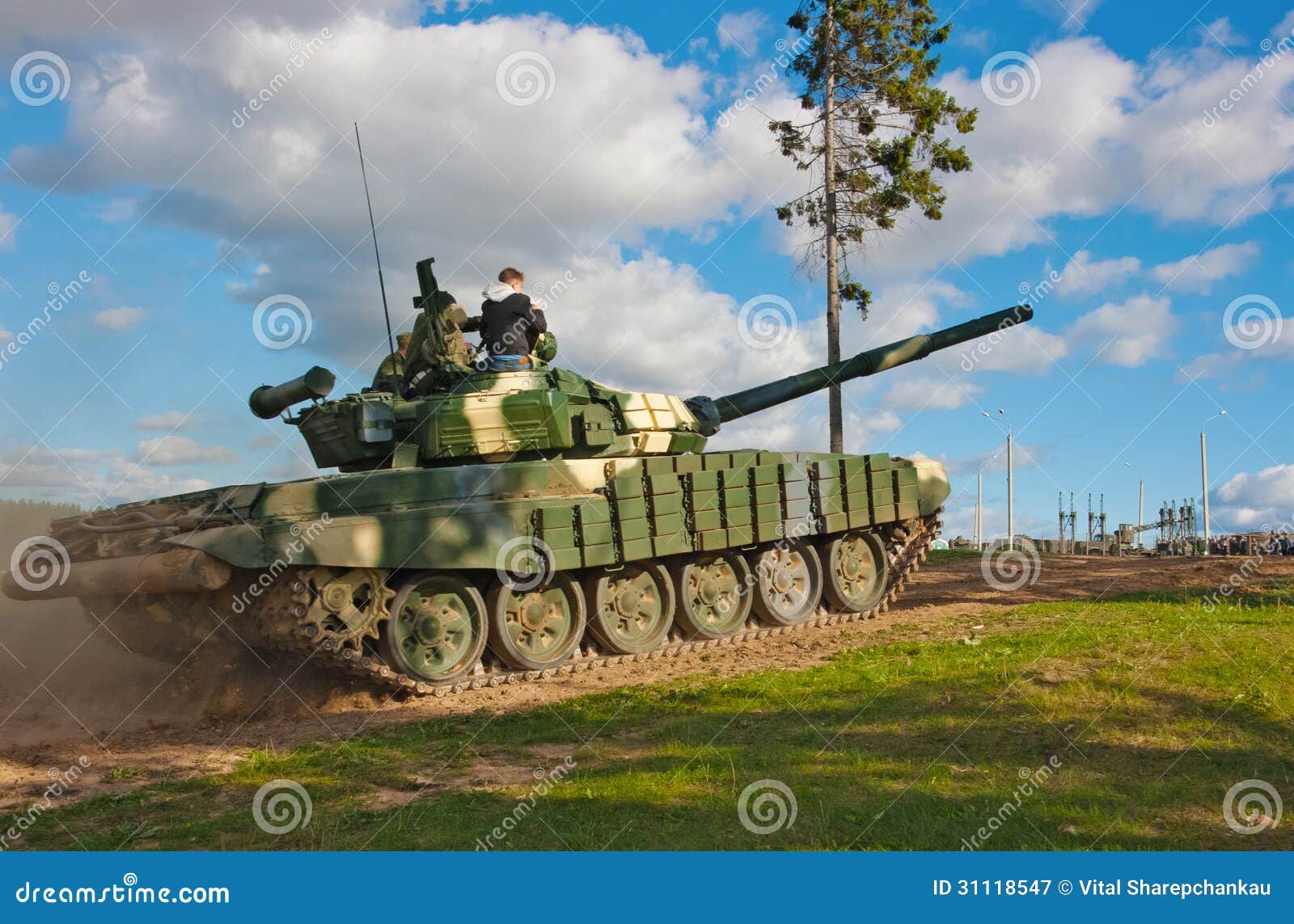 El Tanque T-72 Sube La Colina. Fotografía editorial - Imagen de irak ...