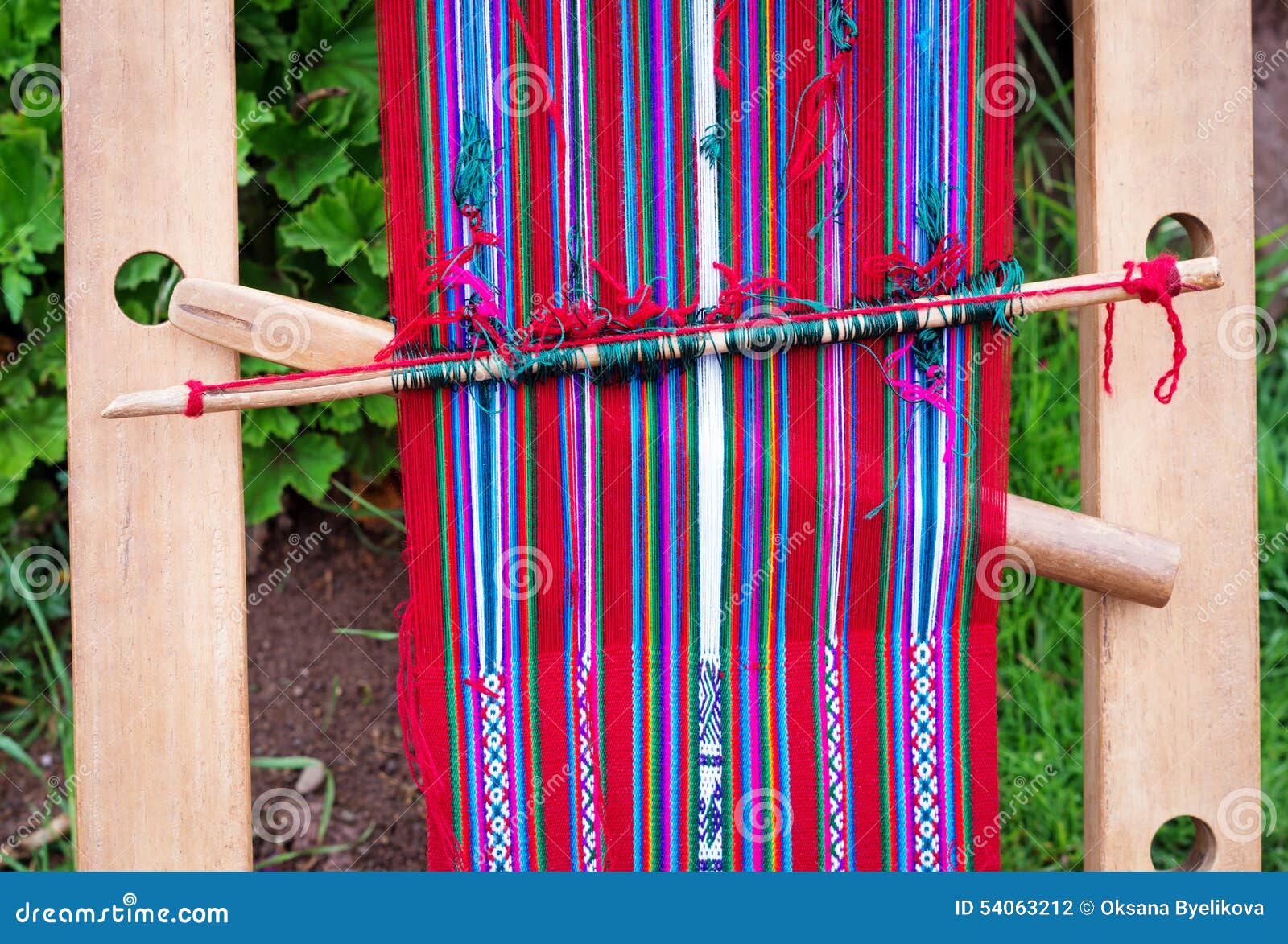 El Tejer Peruano En El Lago Titicaca Foto de archivo - Imagen de ropa ...