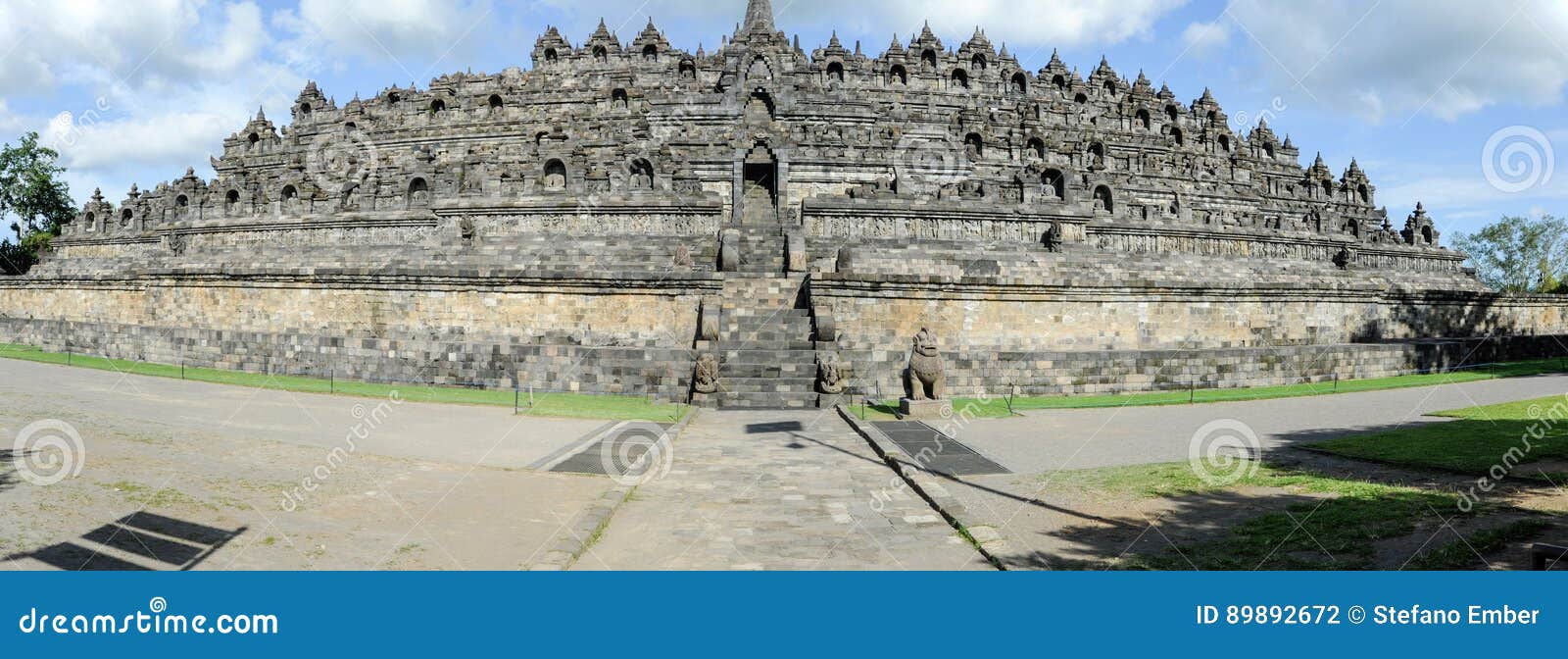 El Templo De Borobudur En Java, Indonesia Foto de archivo - Imagen de ...