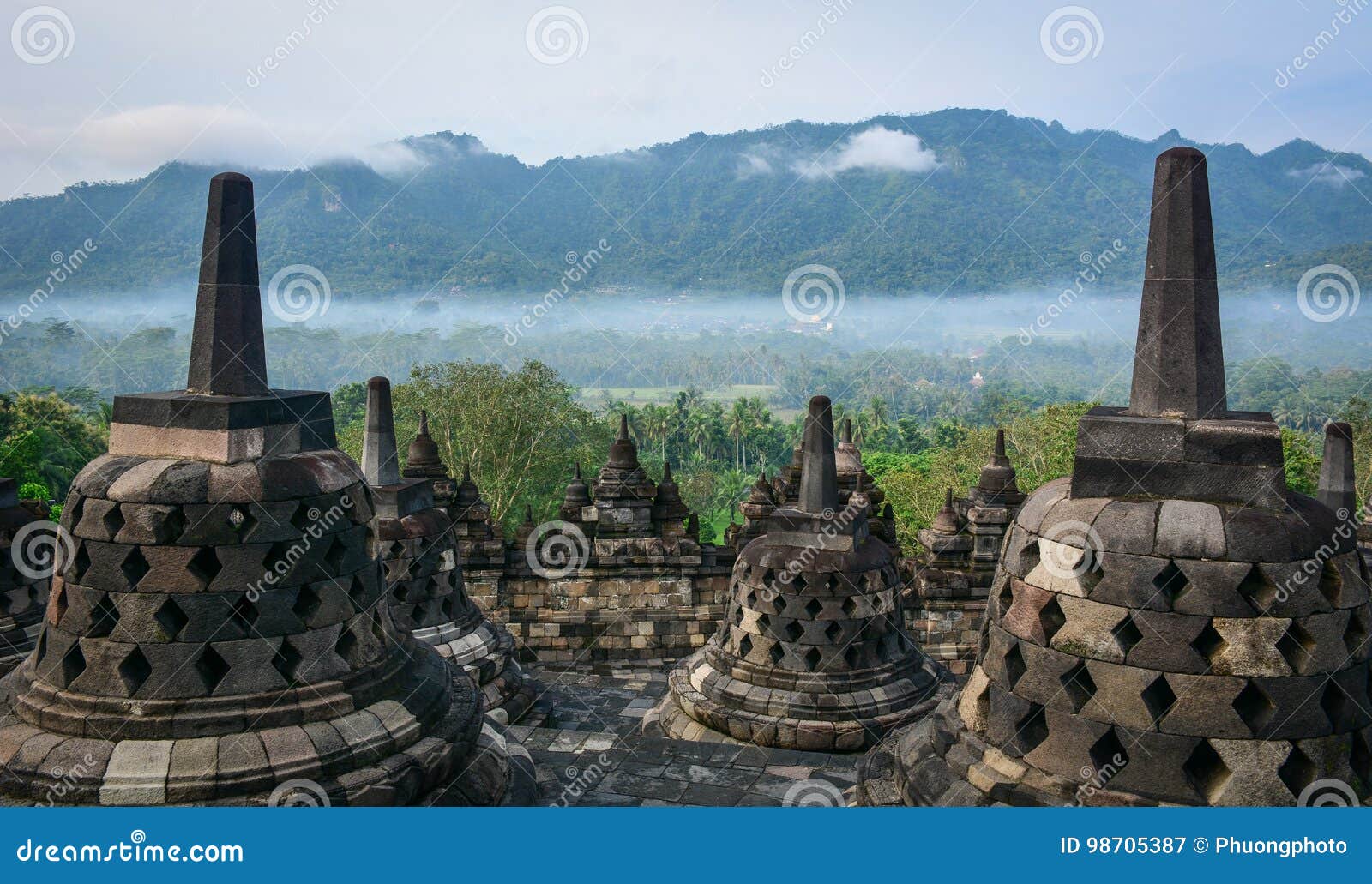 El Templo De Borobudur En Java En Indonesia Imagen de archivo - Imagen ...