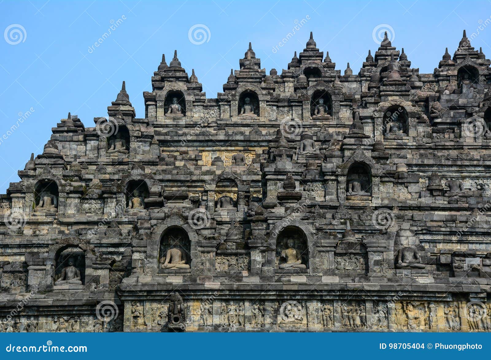 El Templo De Borobudur En Java En Indonesia Foto de archivo - Imagen de ...