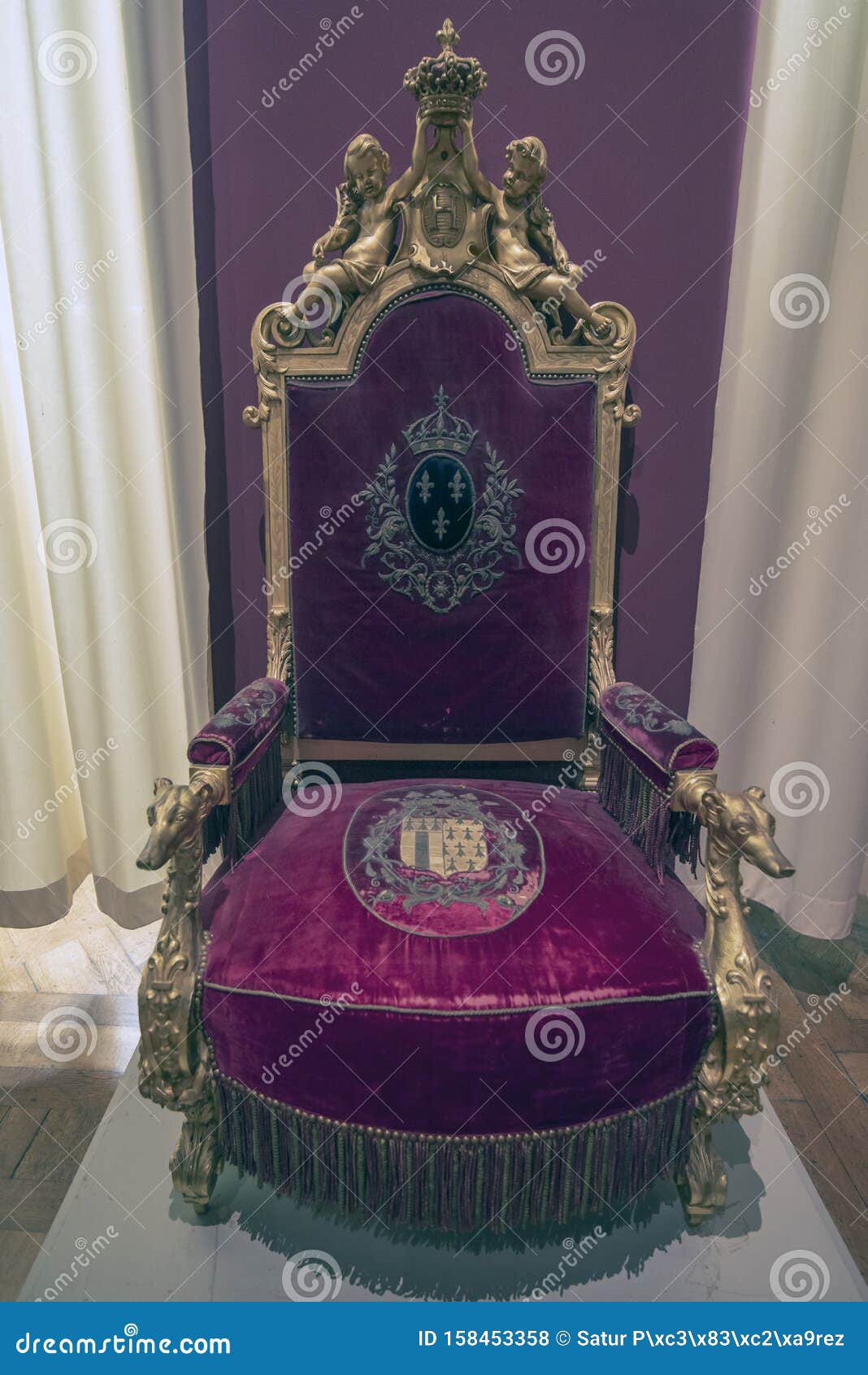 El trono del rey foto de archivo editorial. Imagen de dormitorio ...
