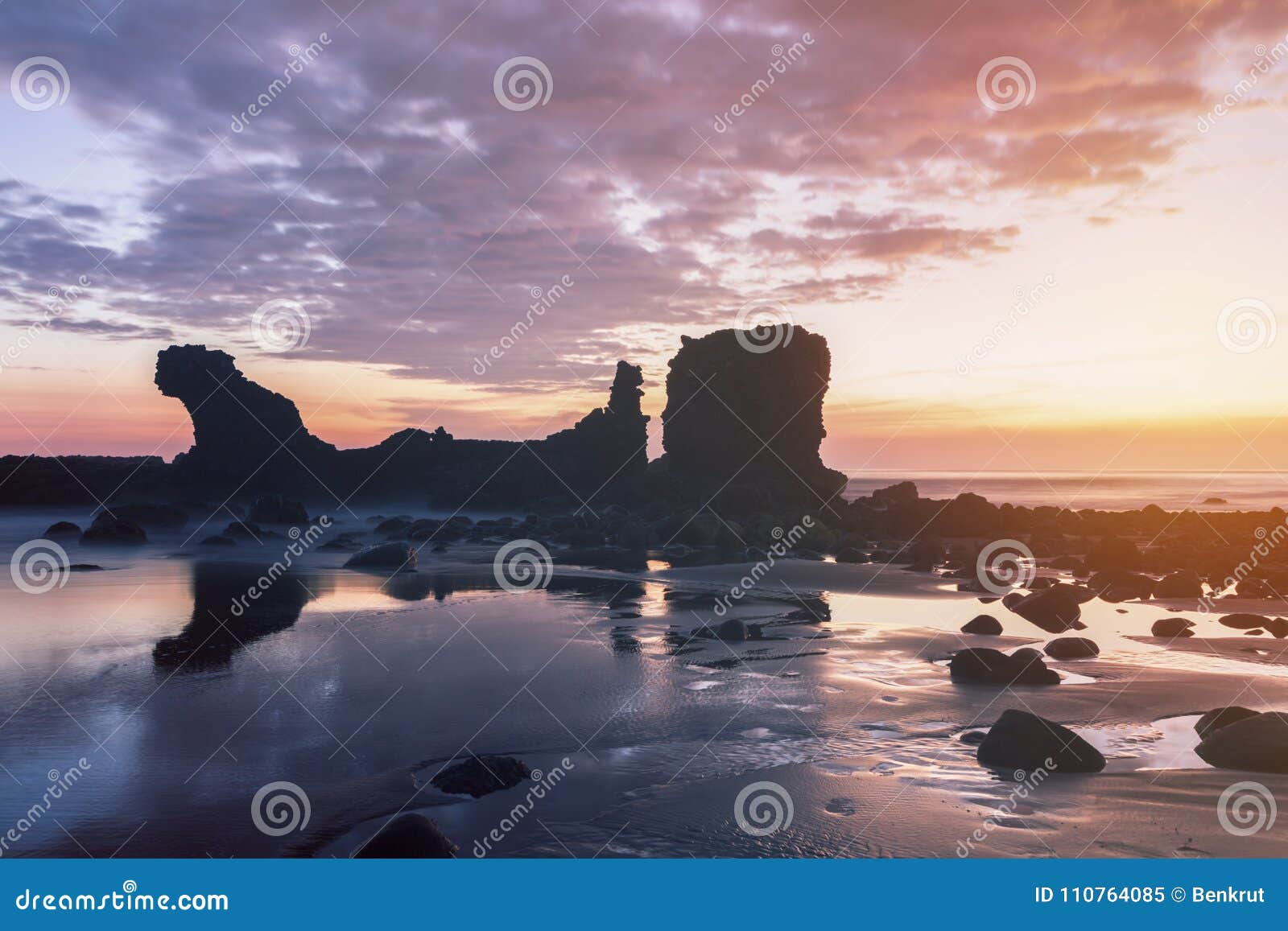 El Tunco Beach in Salvador stock image. Image of ocean - 110764085