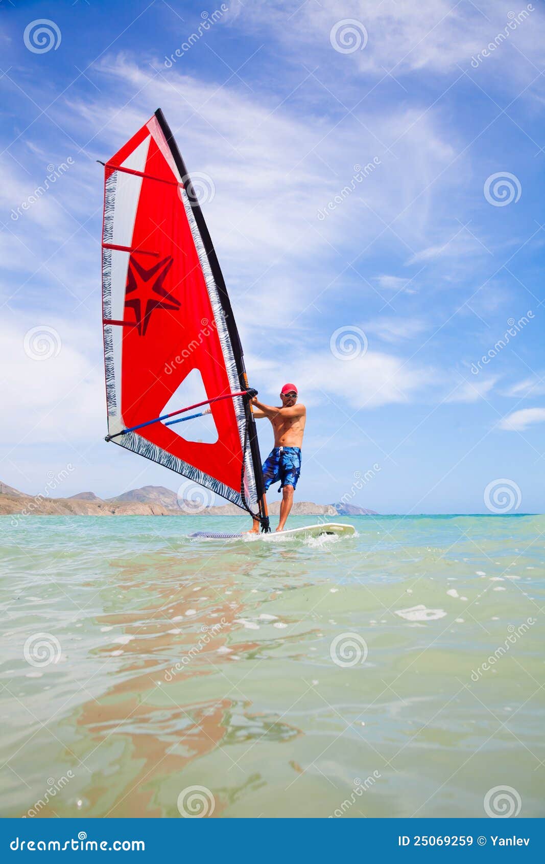 El Windsurfing imagen de archivo. Imagen de atleta, activo - 25069259