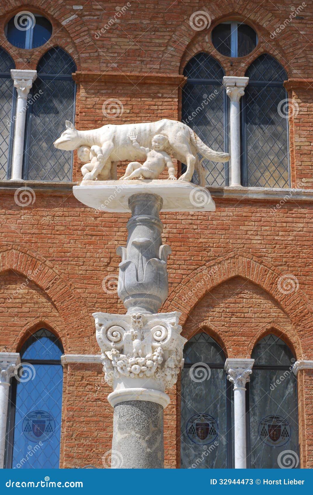 Ela-lobo romano em Siena imagem de stock. Imagem de curso - 32944473