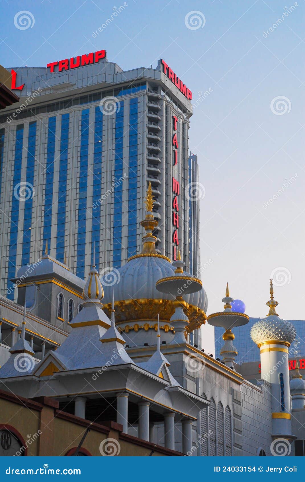 Elaborate Architecture of Taj Mahal in AC, NJ. Editorial Stock Image ...